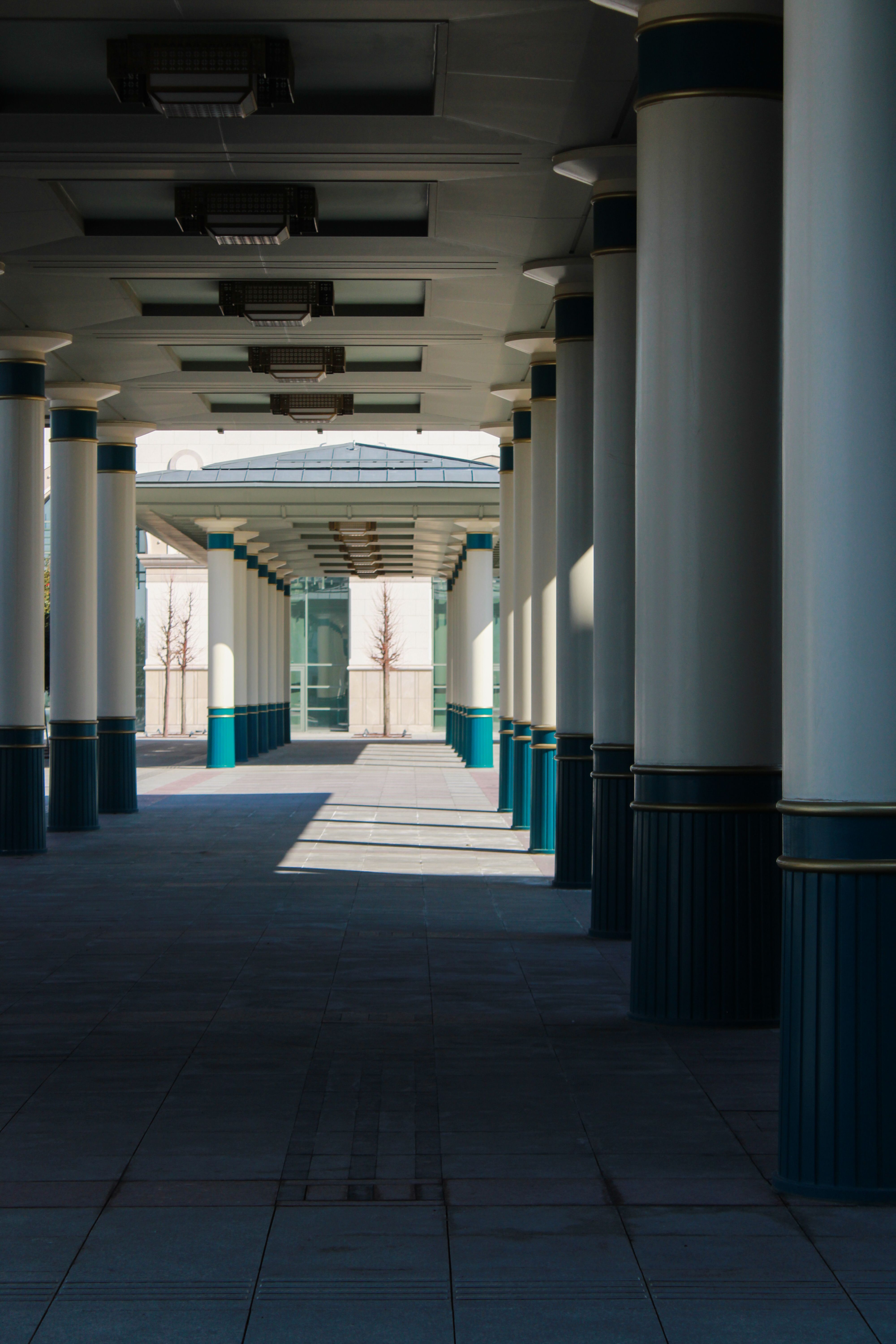A Hallway with Columns on the Sides · Free Stock Photo