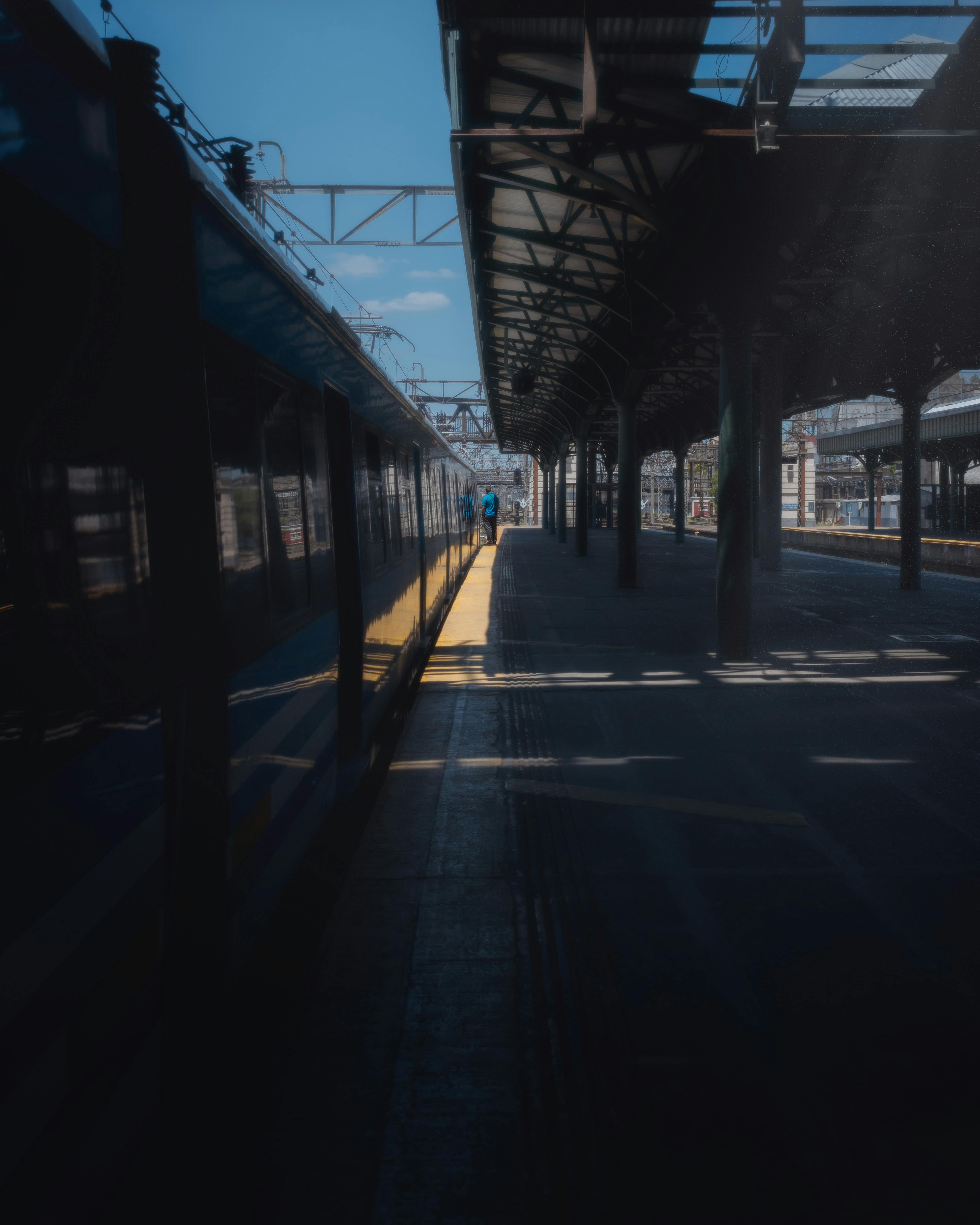 Train on Platform · Free Stock Photo