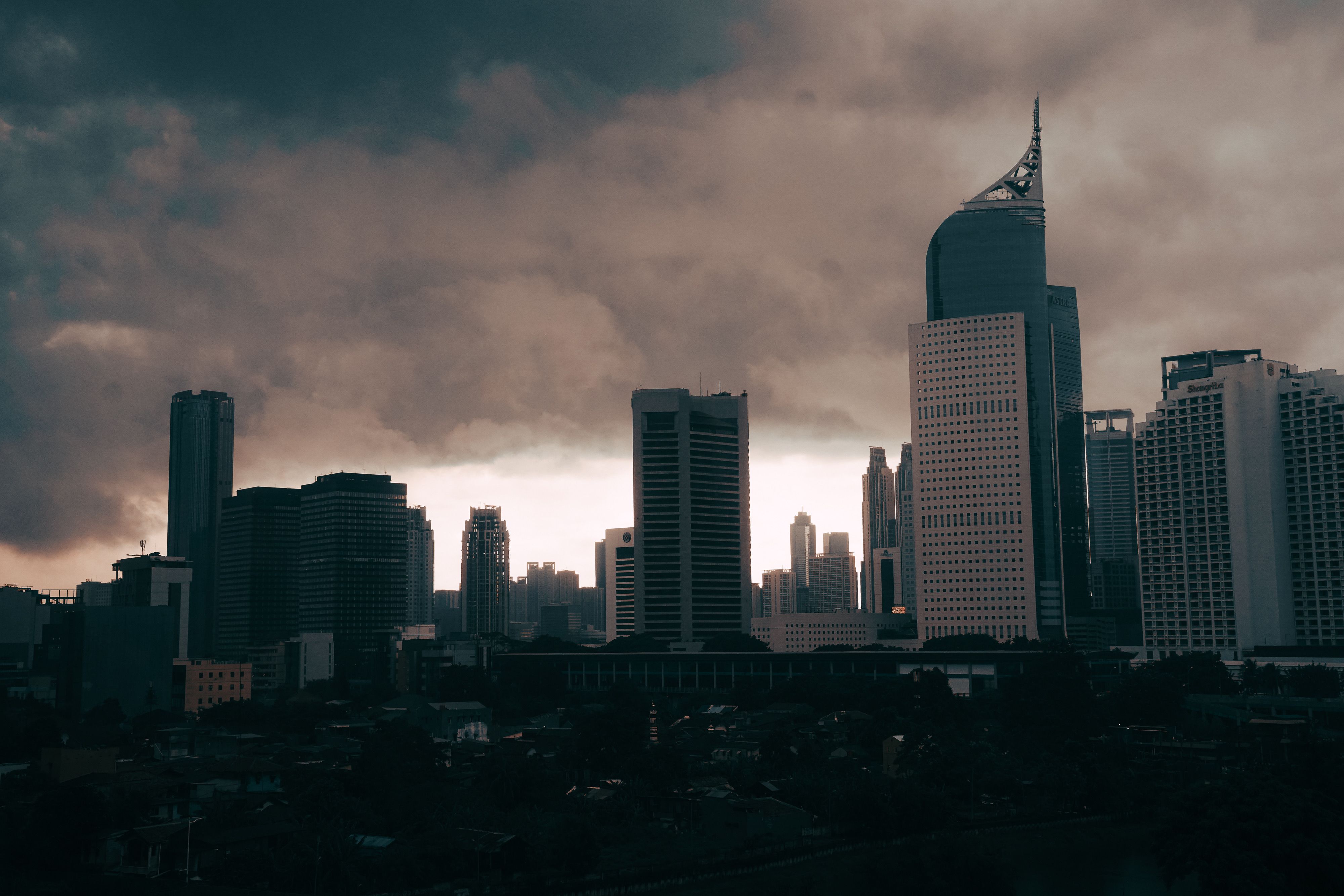 Sunrise over the City · Free Stock Photo