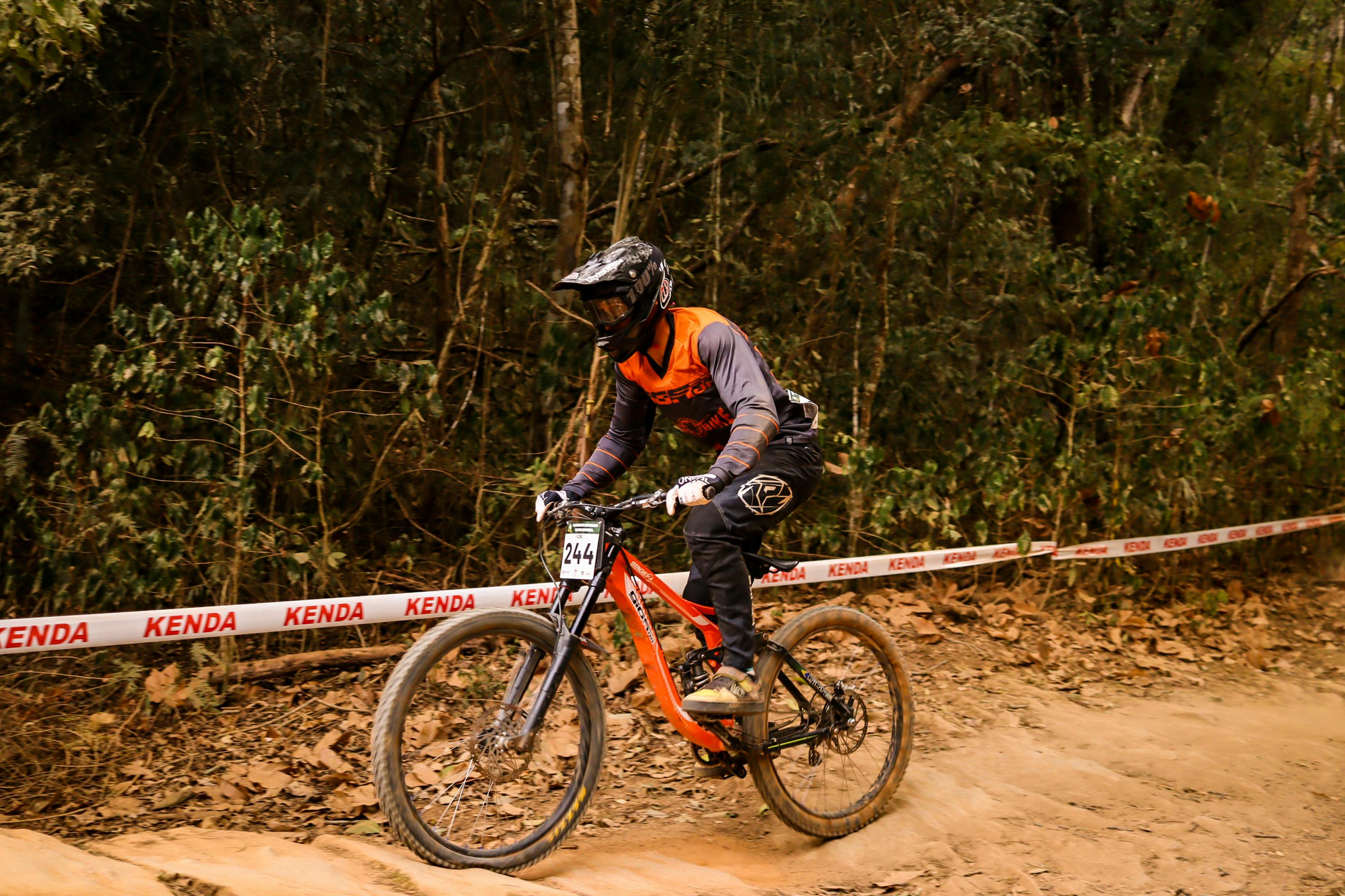 Man on a Mountain Bike during an Off Road Race · Free Stock Photo