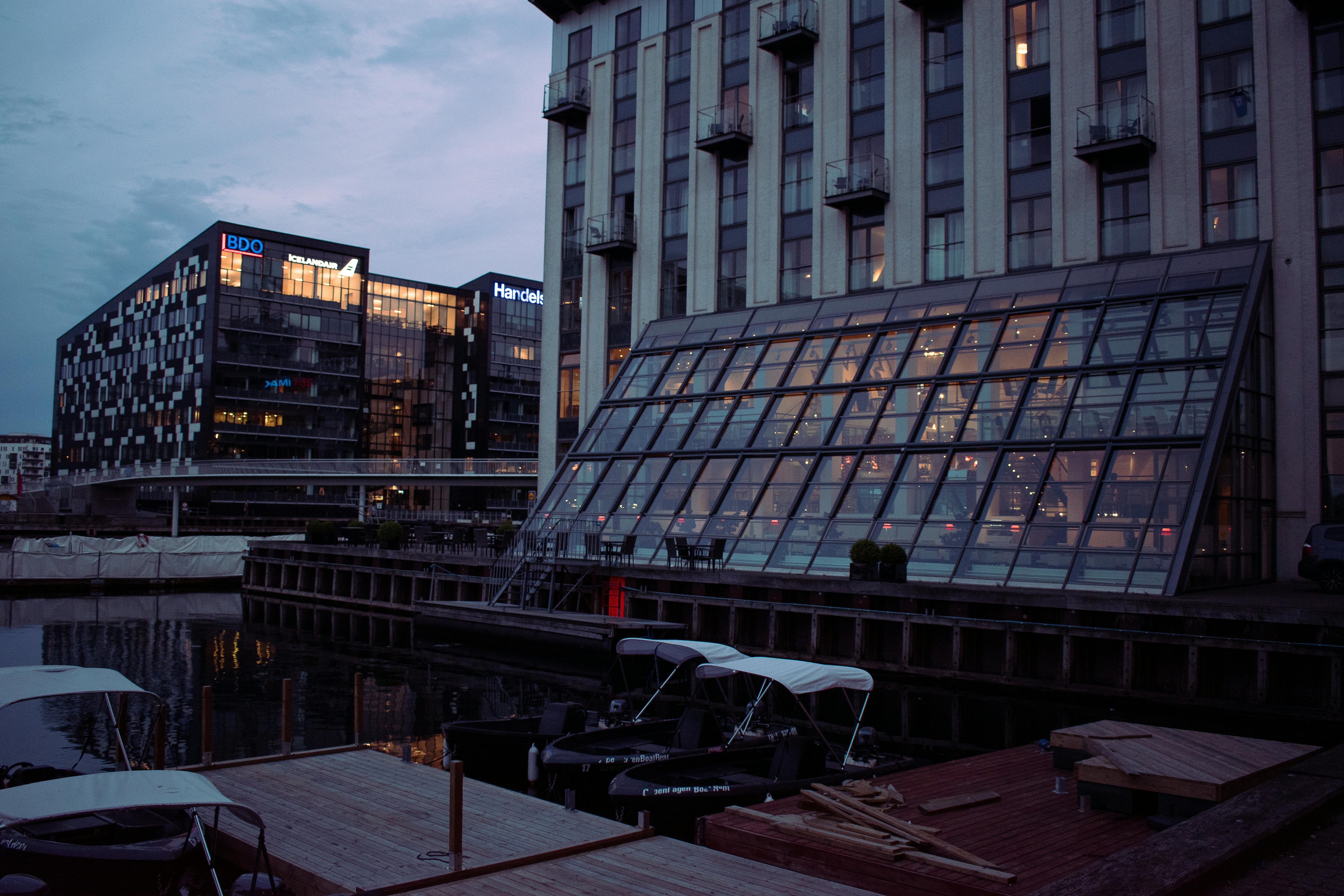 Buildings Near River · Free Stock Photo