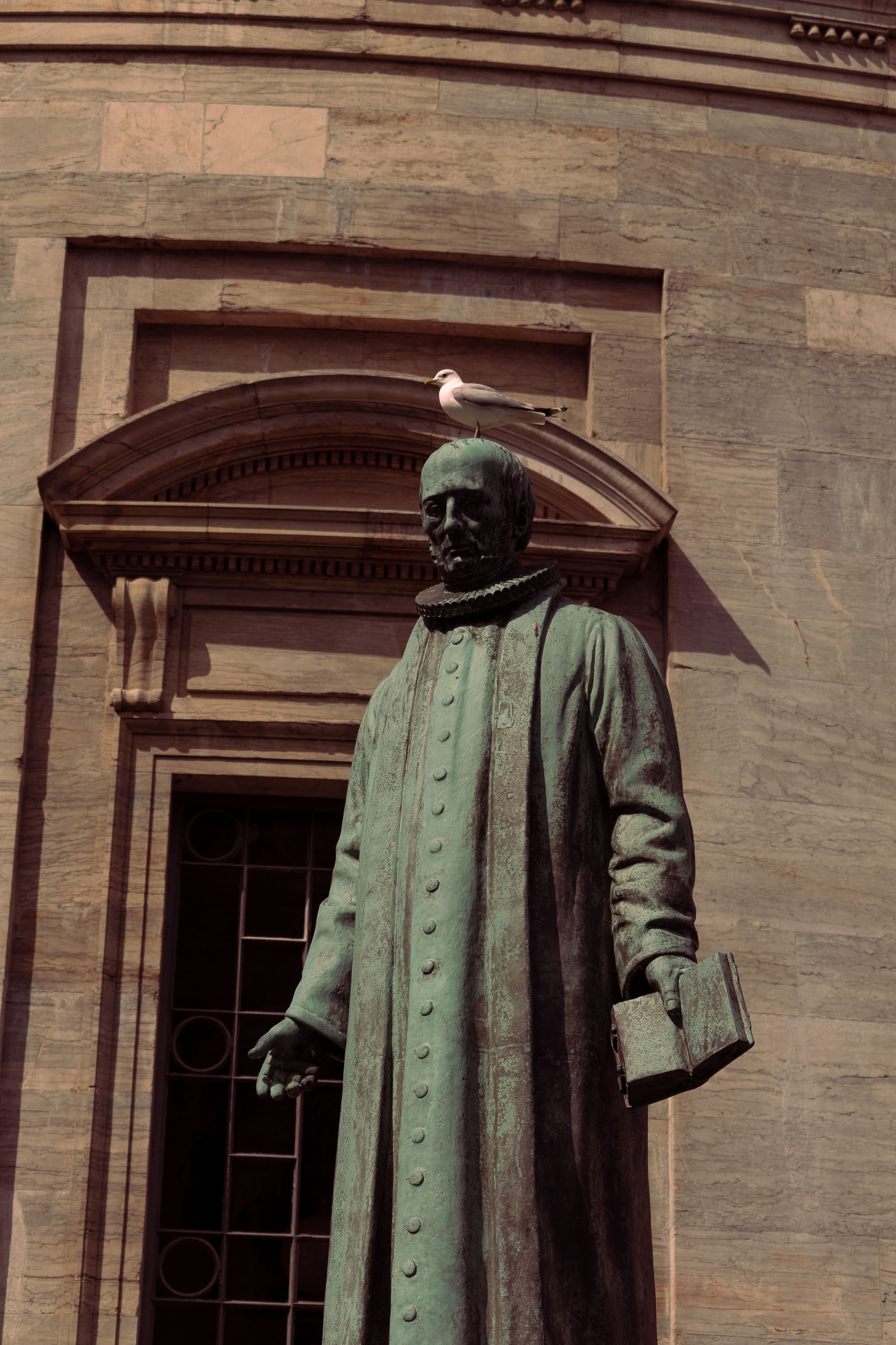 Niccolo Macchiavelli Concrete Statue · Free Stock Photo