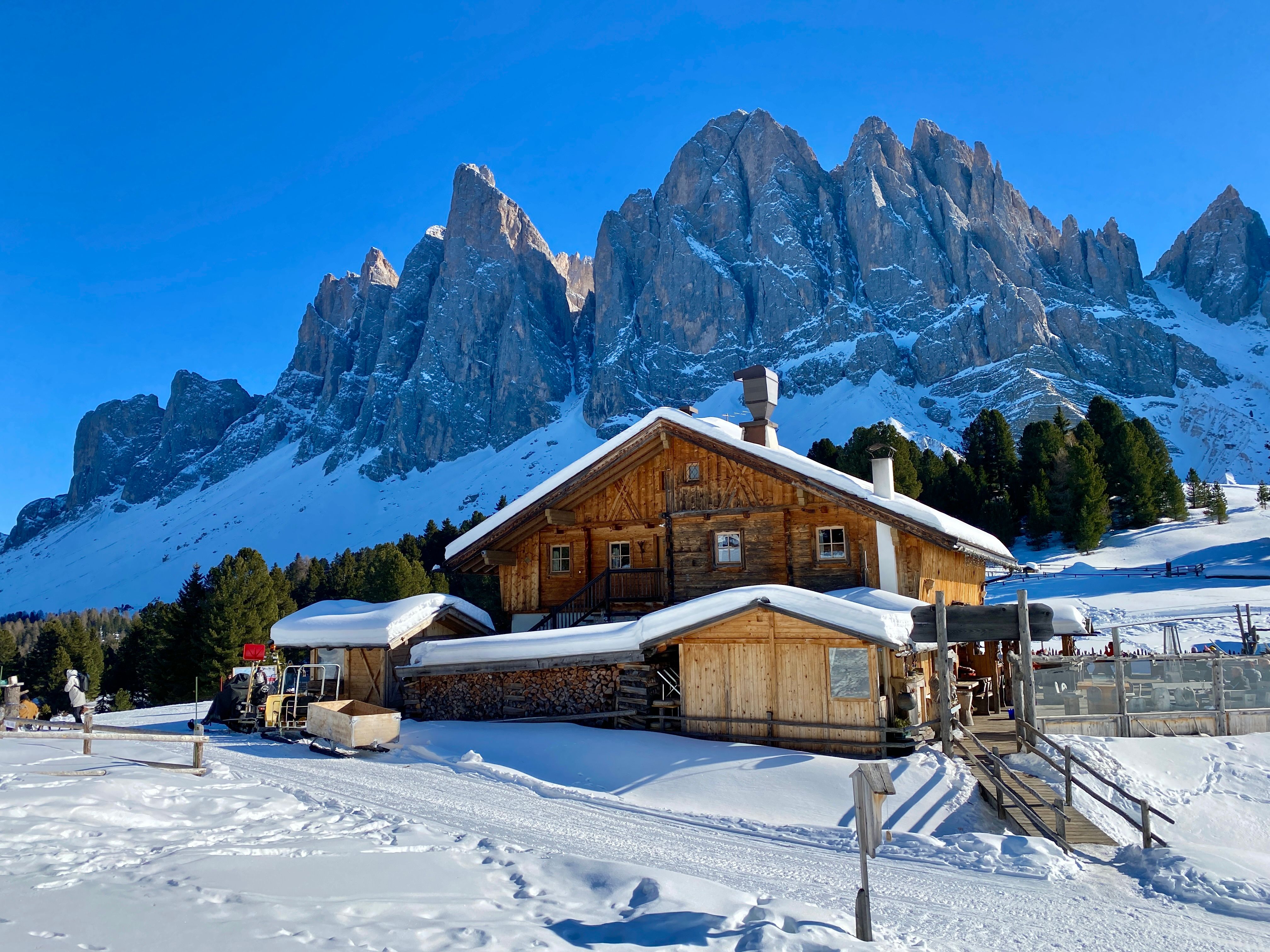 Wooden Chalet in Snow in Mountains Landscape · Free Stock Photo