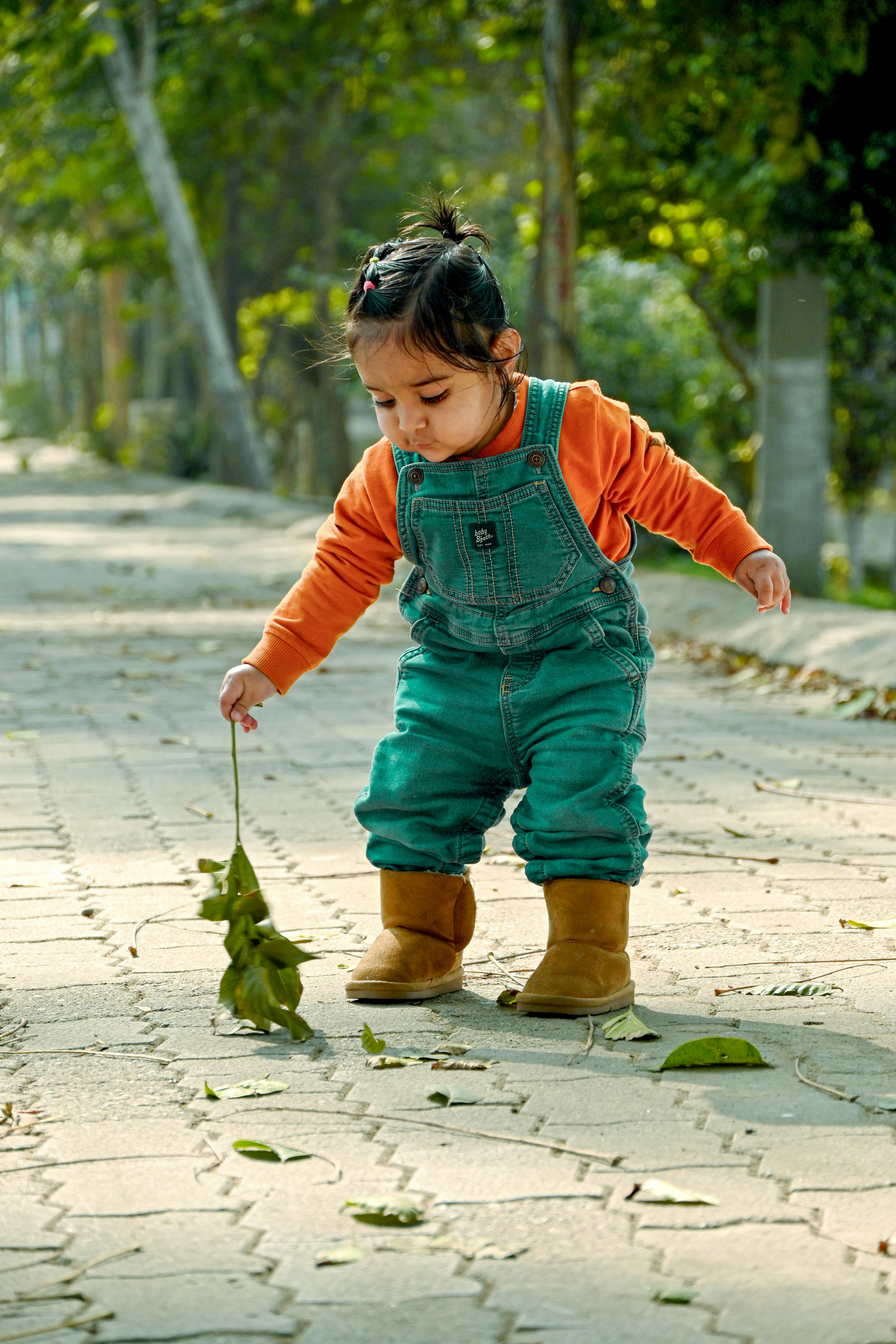 Kids Sweeping Photos, Download The BEST Free Kids Sweeping Stock Photos ...