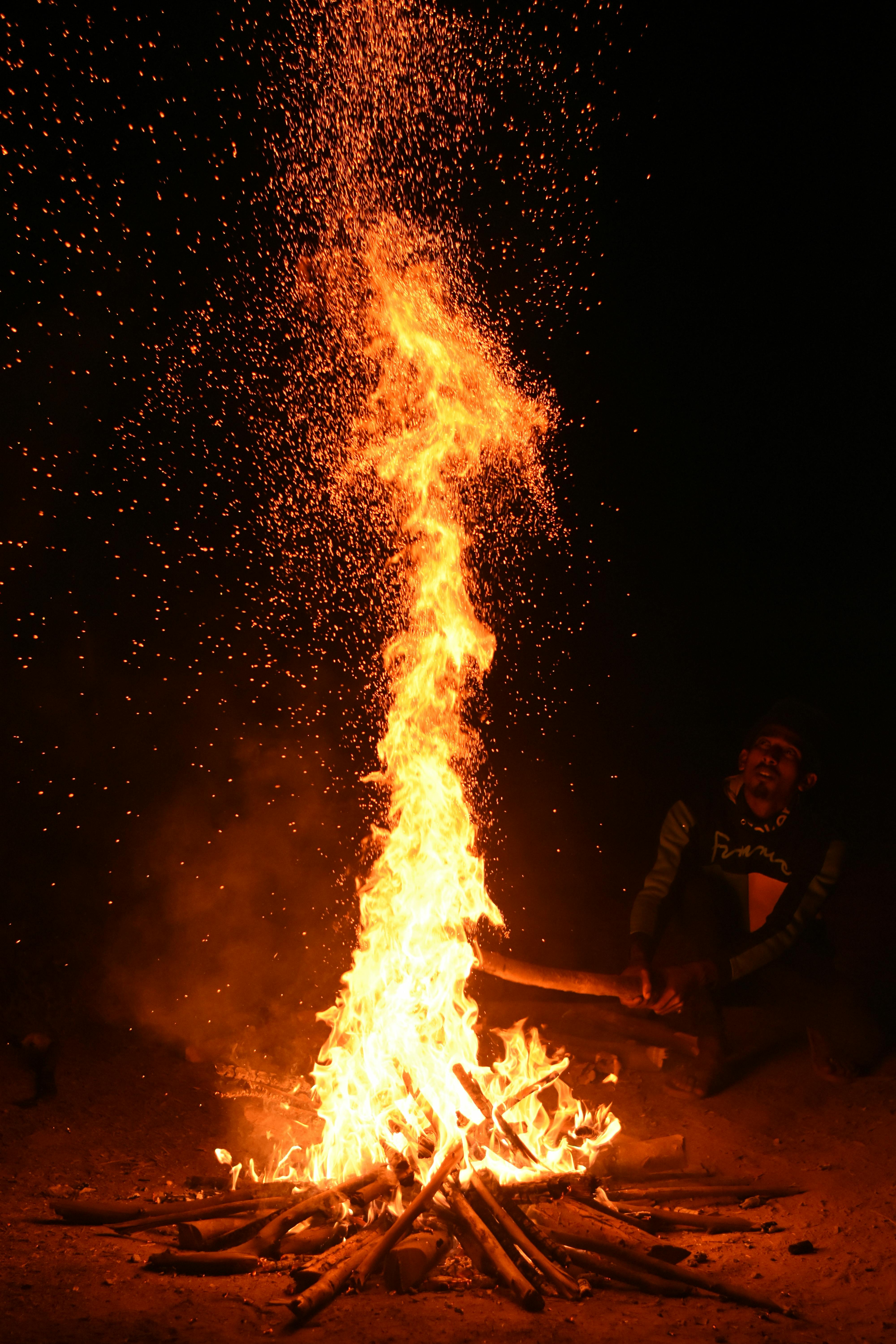 Big Bonfire at Night · Free Stock Photo