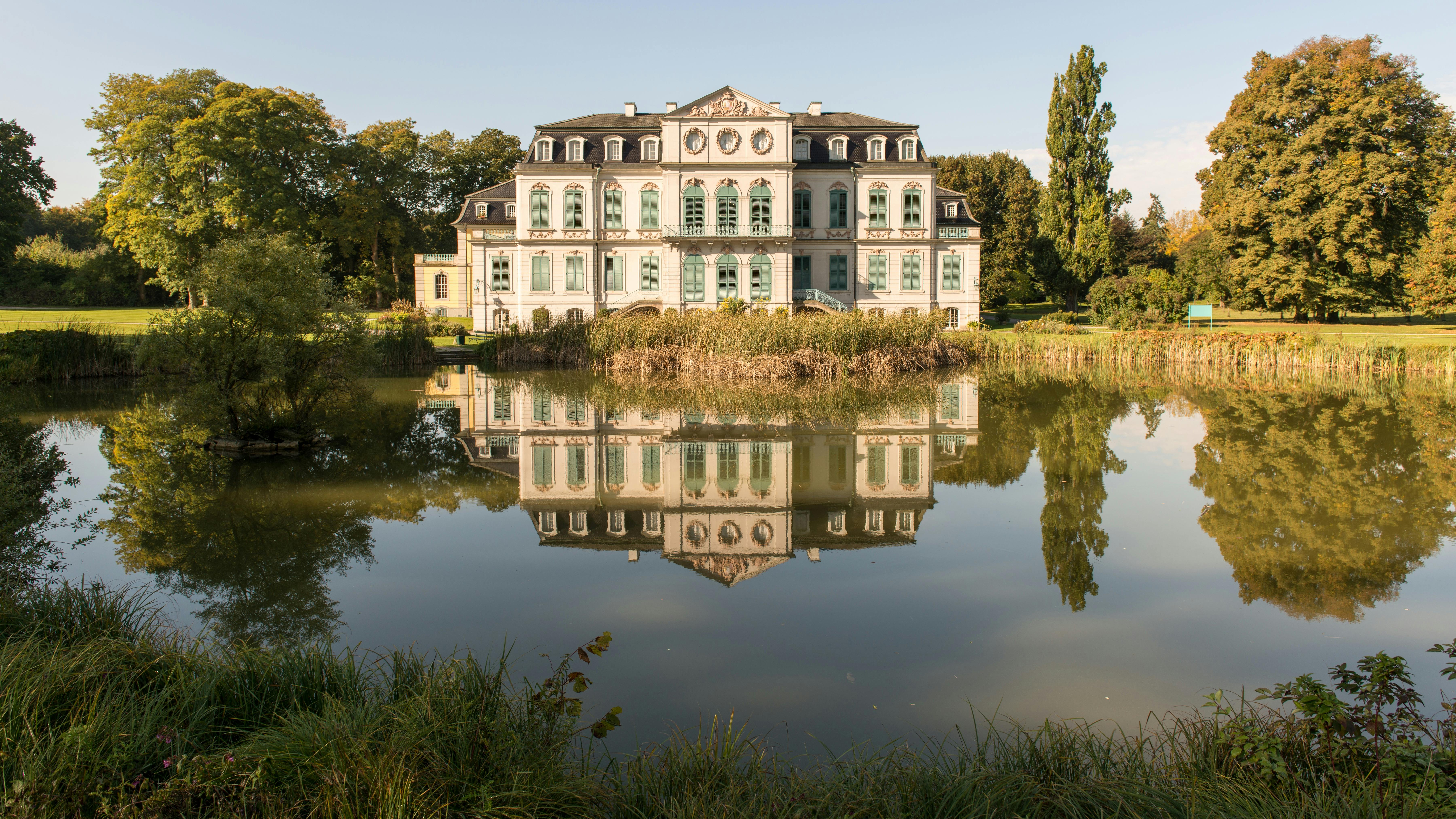 Mansion and Trees Reflection in Pond · Free Stock Photo