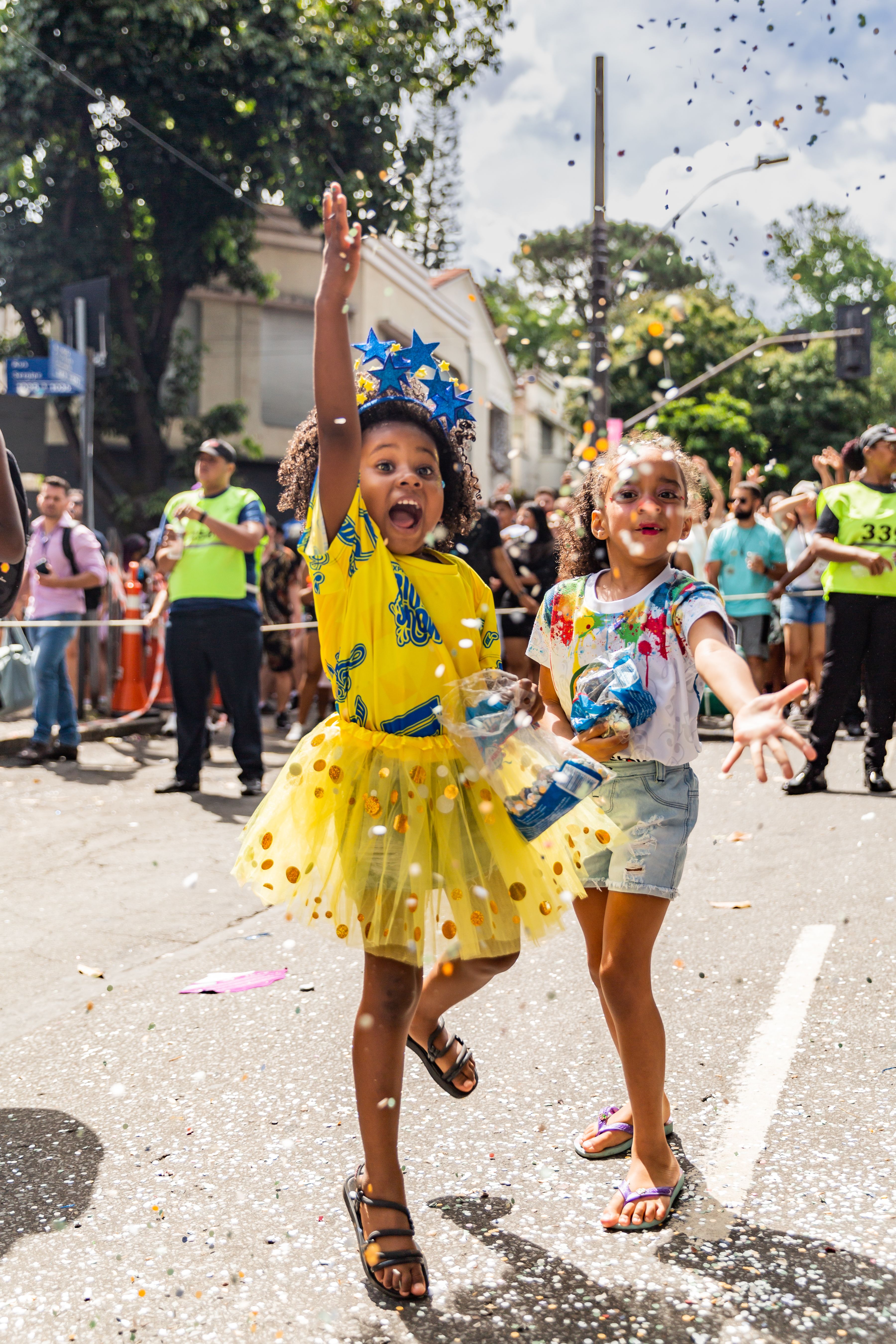 Throwing Confetti Photos, Download The BEST Free Throwing Confetti ...