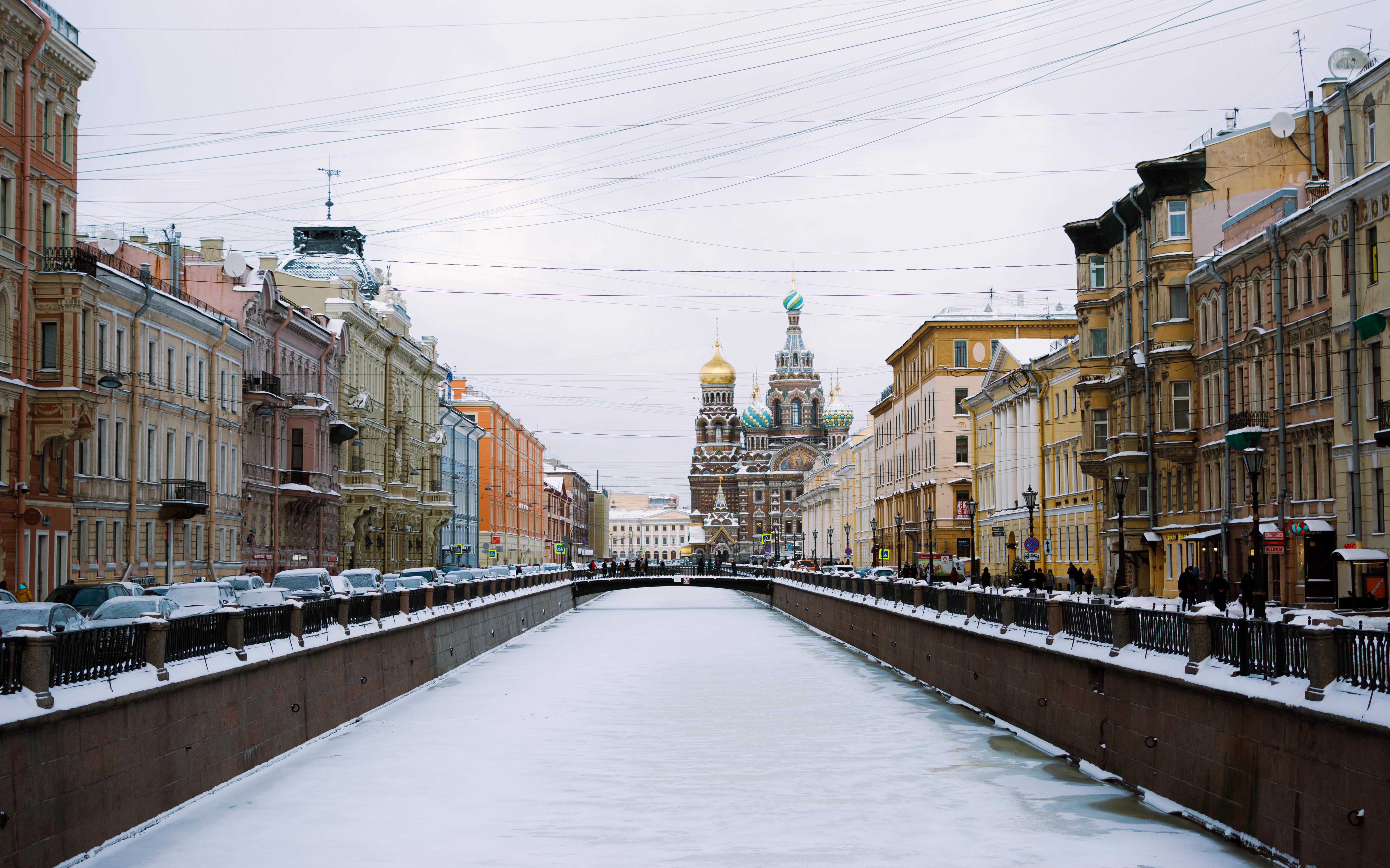 Frozen channel in Saint Petersburg · Free Stock Photo