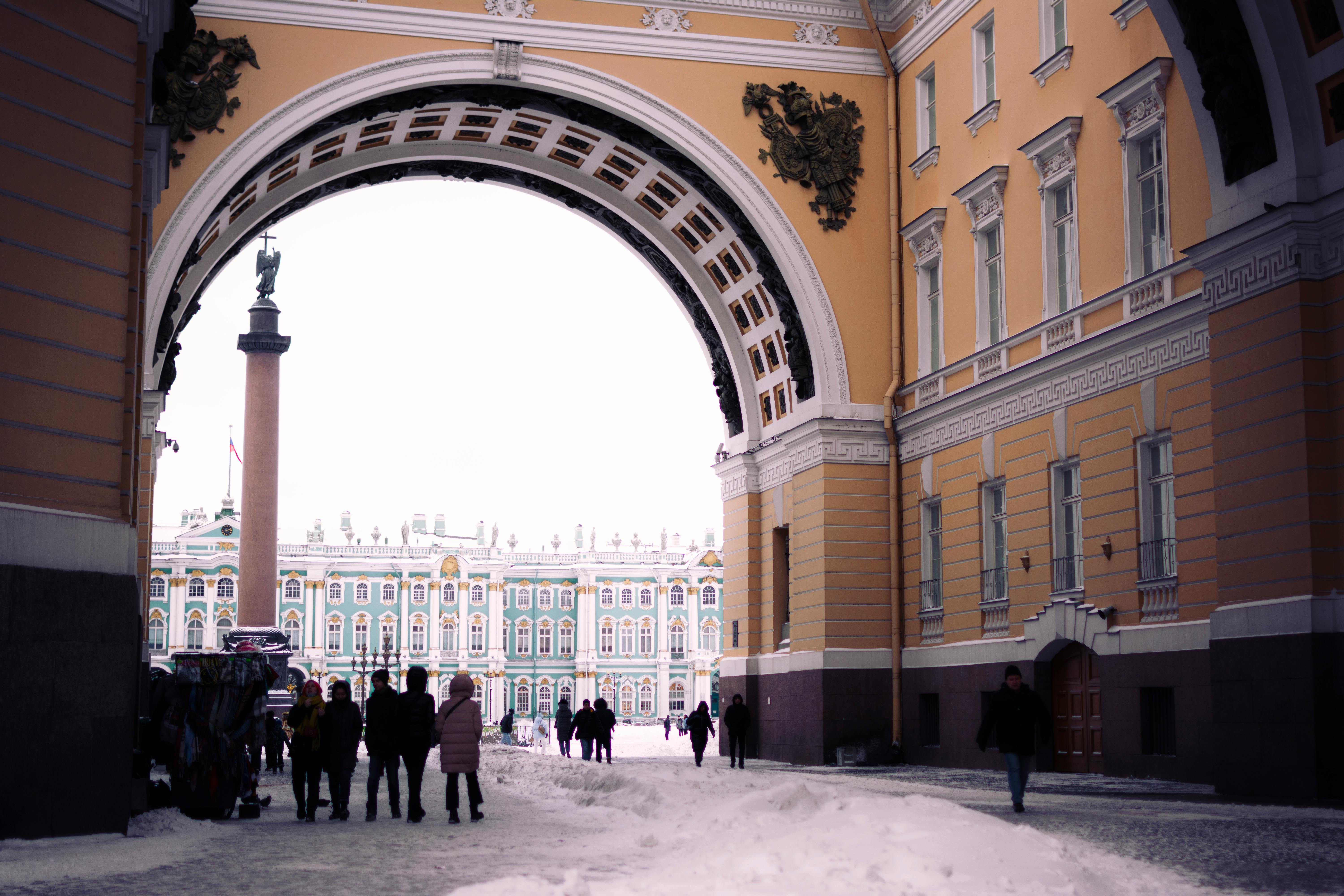 Triumphal Arch at Palace Square in Saint Petersburg · Free Stock Photo
