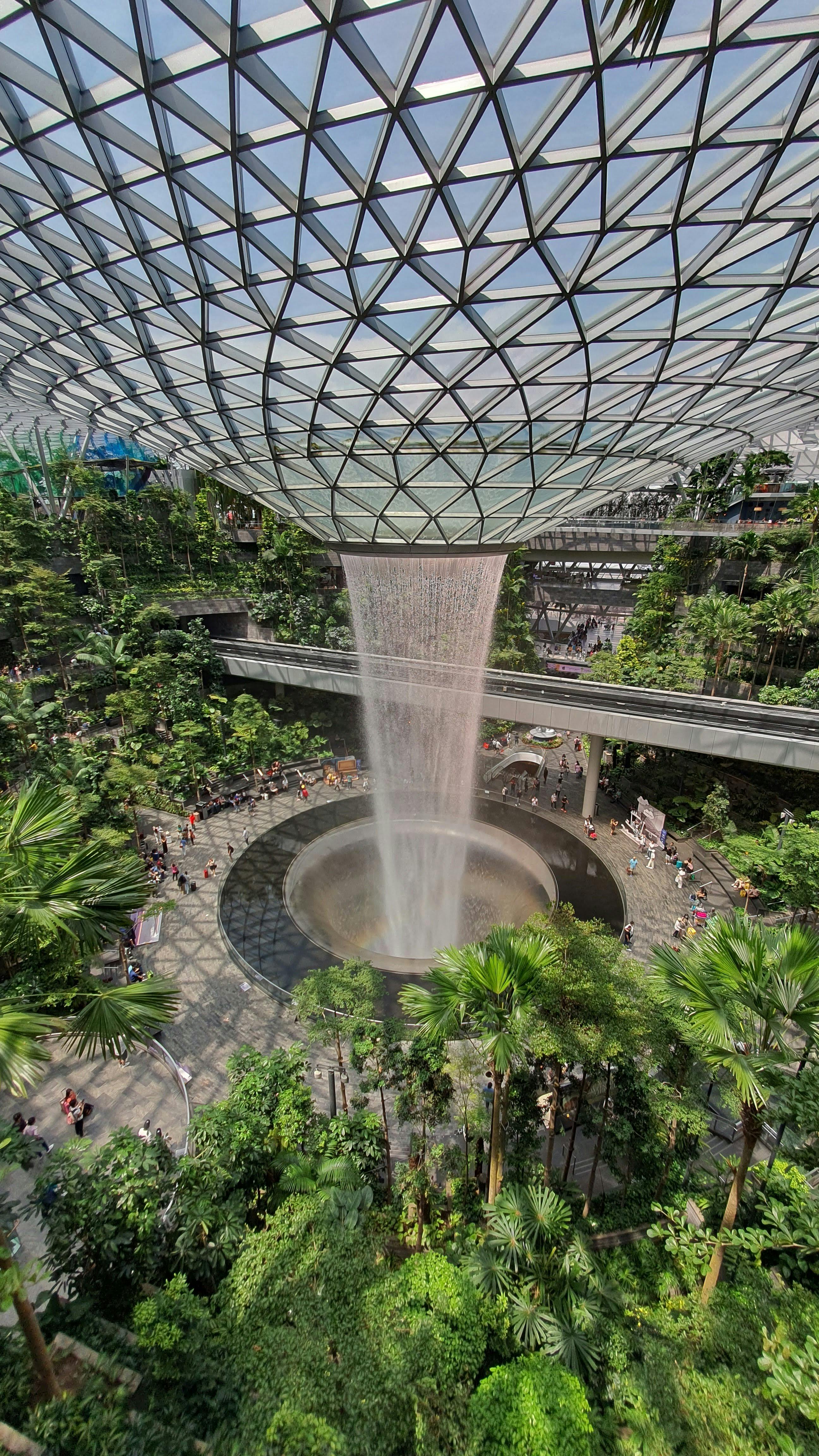 Flowing Water from Glass Ceiling · Free Stock Photo