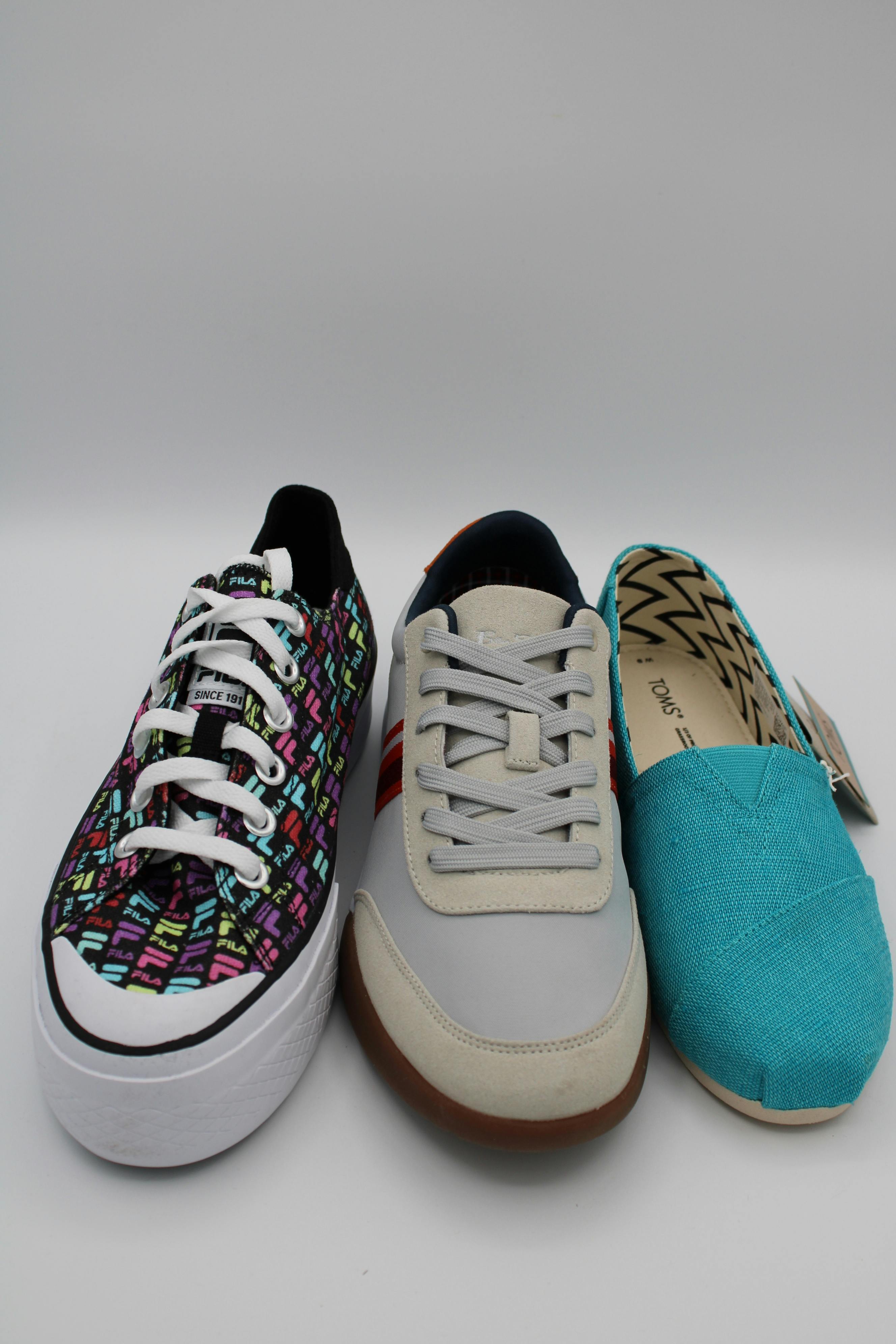 Trash Shoes Photos, Download The BEST Free Trash Shoes Stock Photos ...