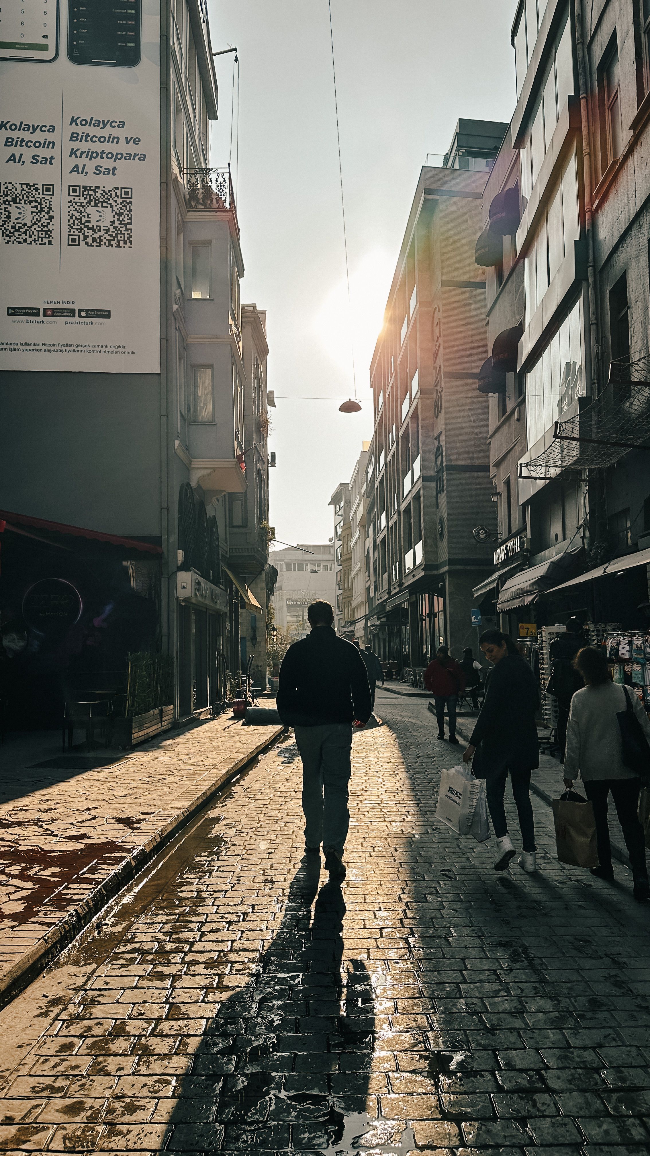 People Walking on the Sidewalk · Free Stock Photo