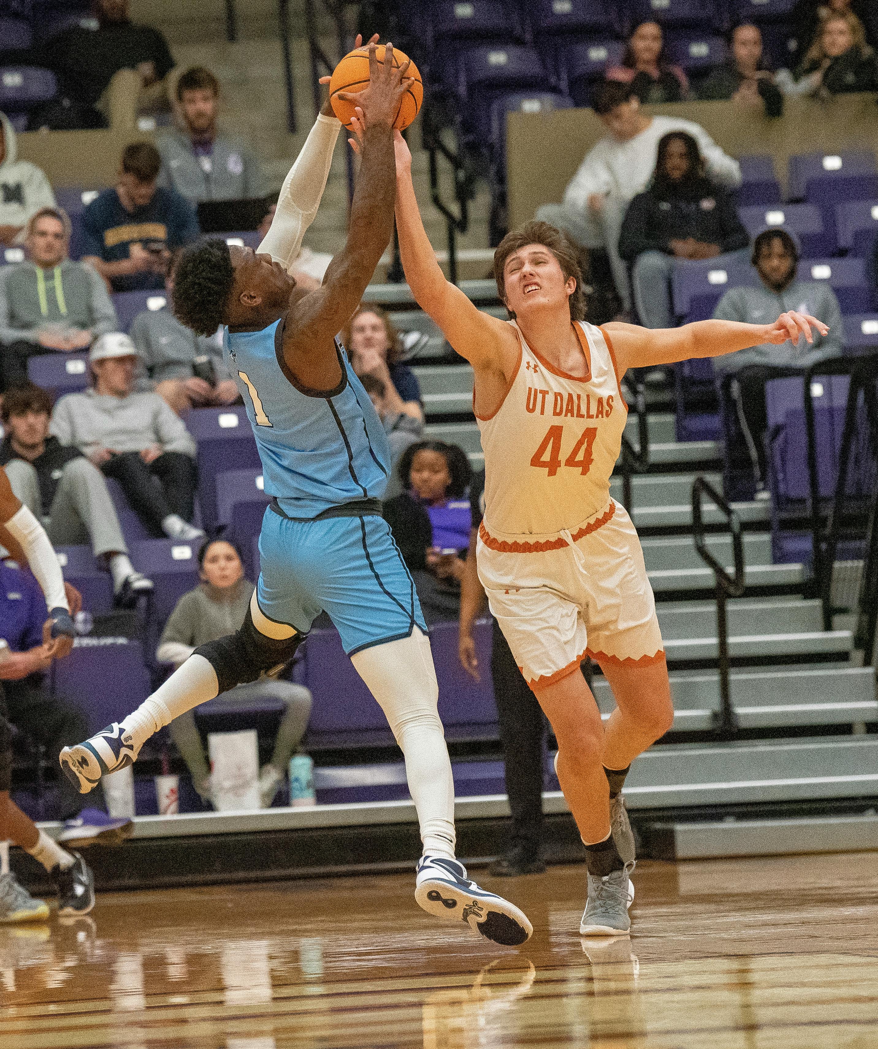 Faceless sportsman throwing ball in basket · Free Stock Photo