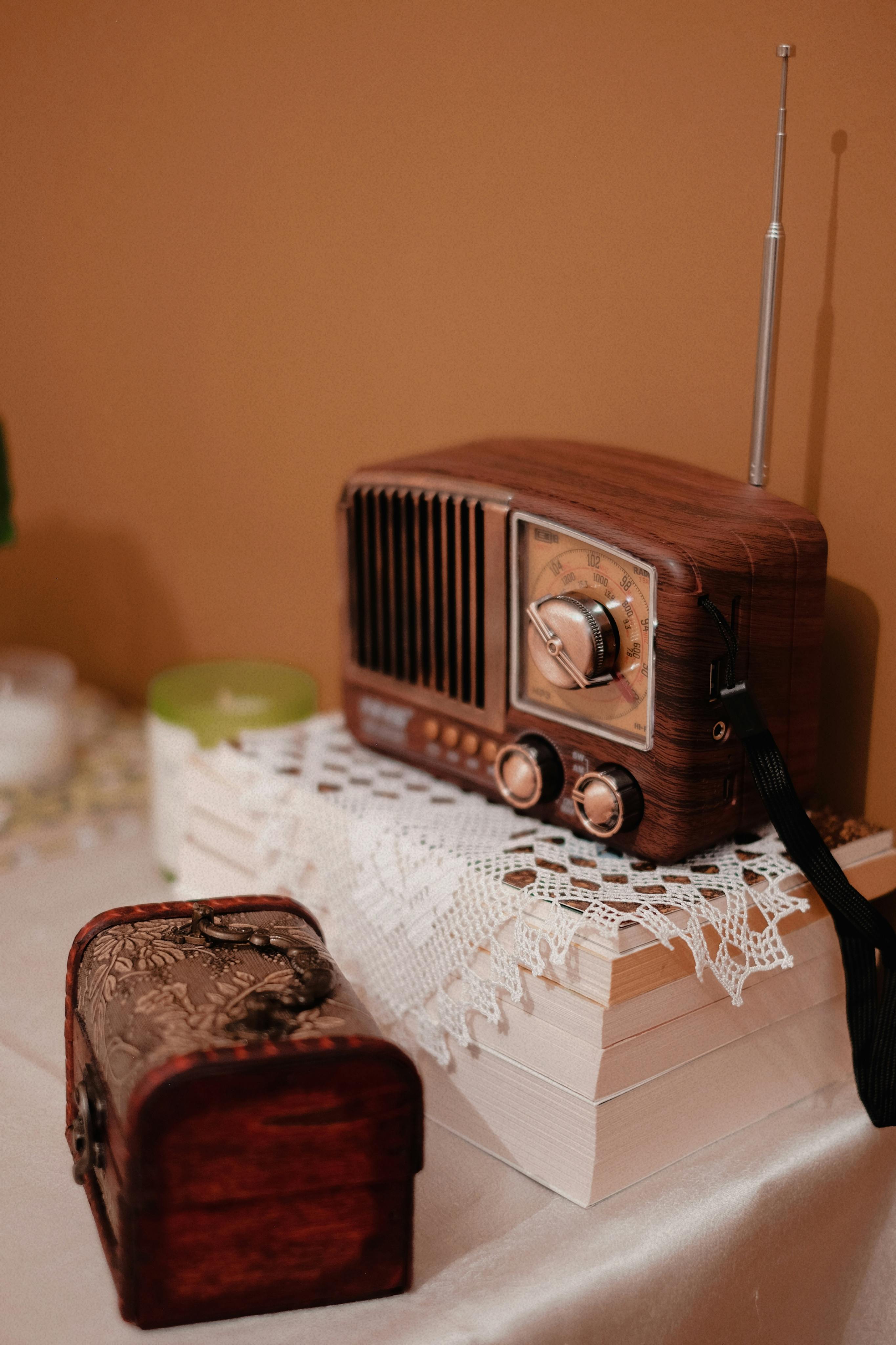 Retro Radio in House Decor · Free Stock Photo