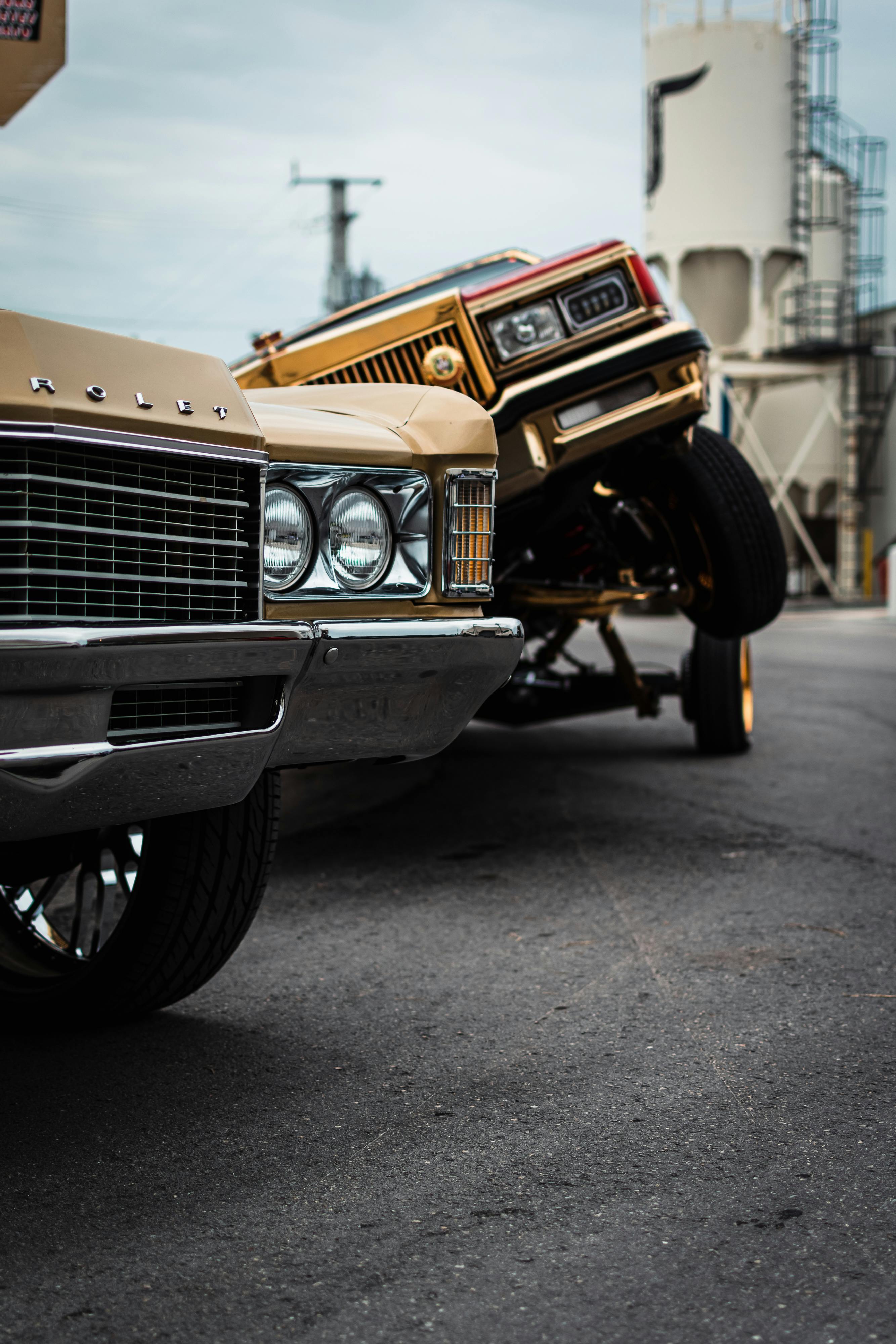 Vintage Cars in a City · Free Stock Photo