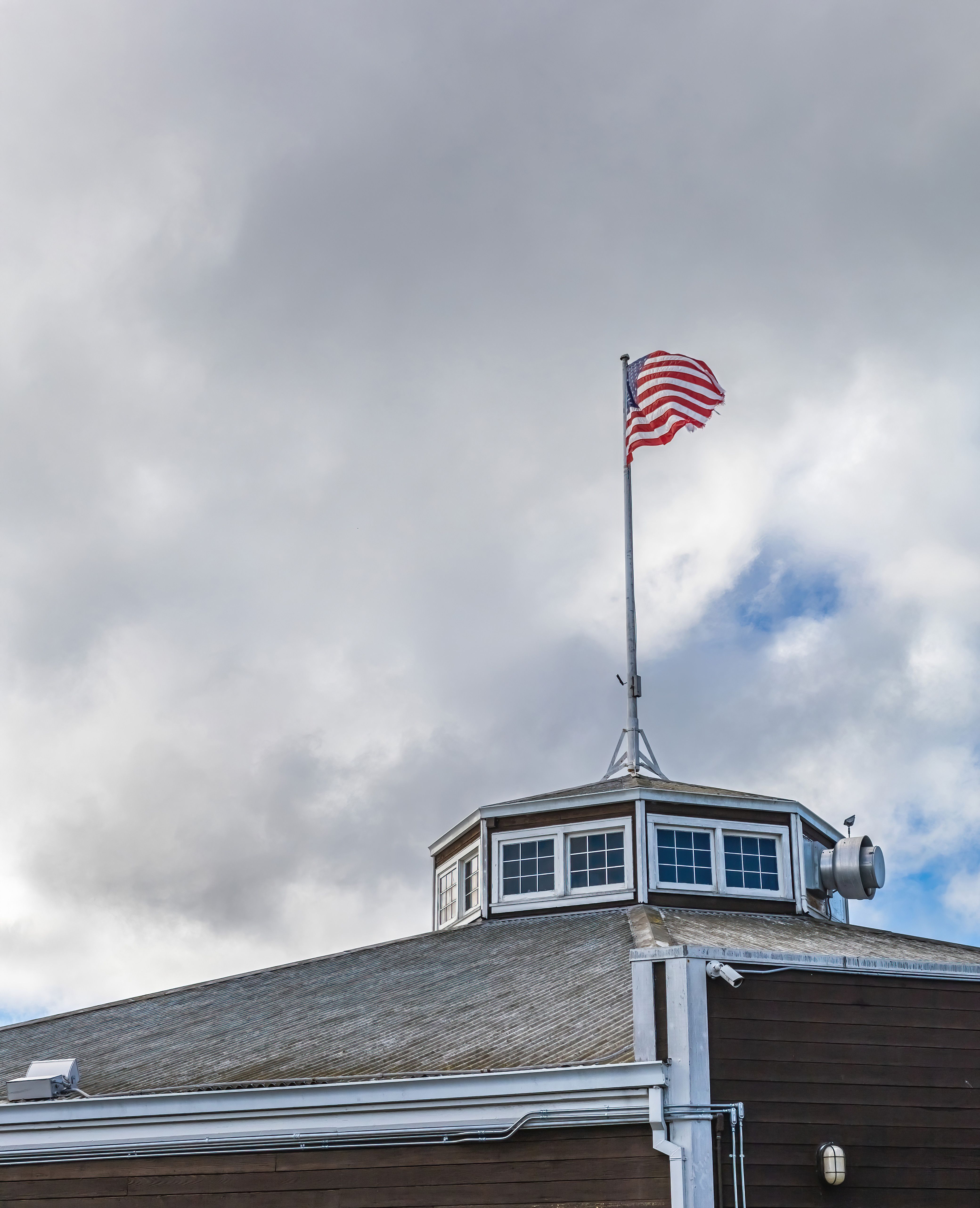 Lifeguard house on sandy spacious beach · Free Stock Photo