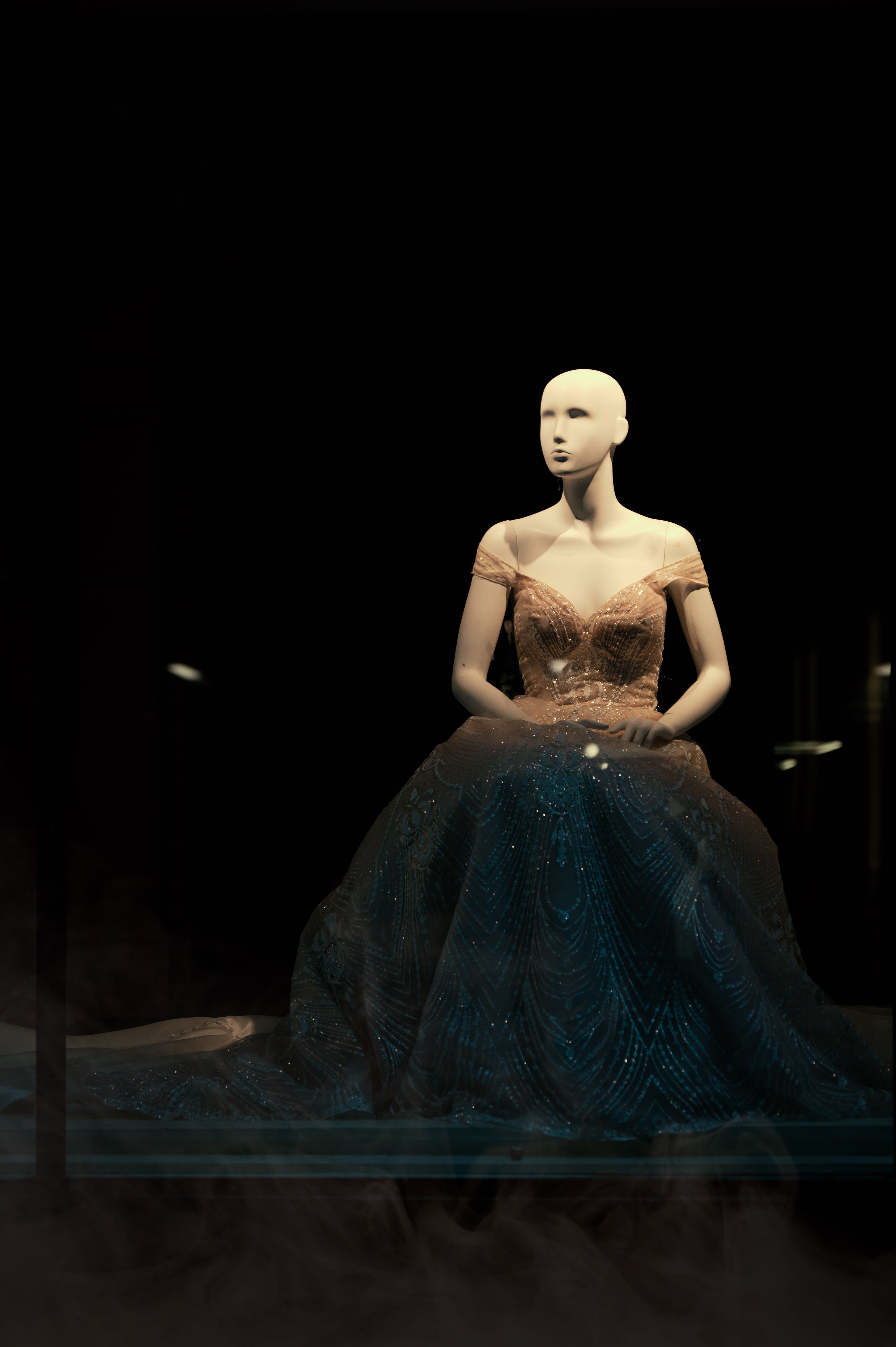 Mannequinn in Dress on Stage · Free Stock Photo