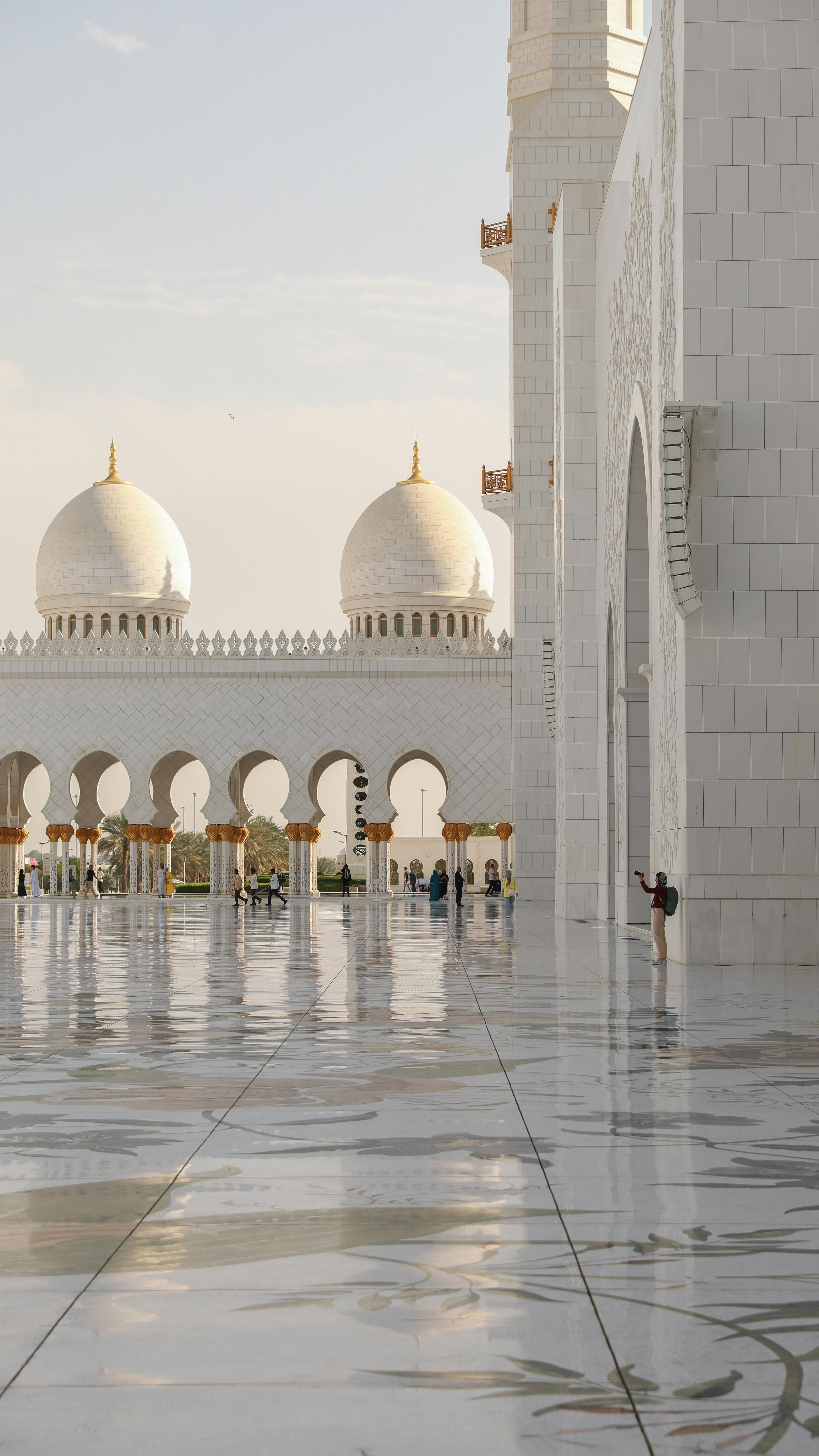 Sheikh Zayed Grand Mosque Seen from Courtyard · Free Stock Photo