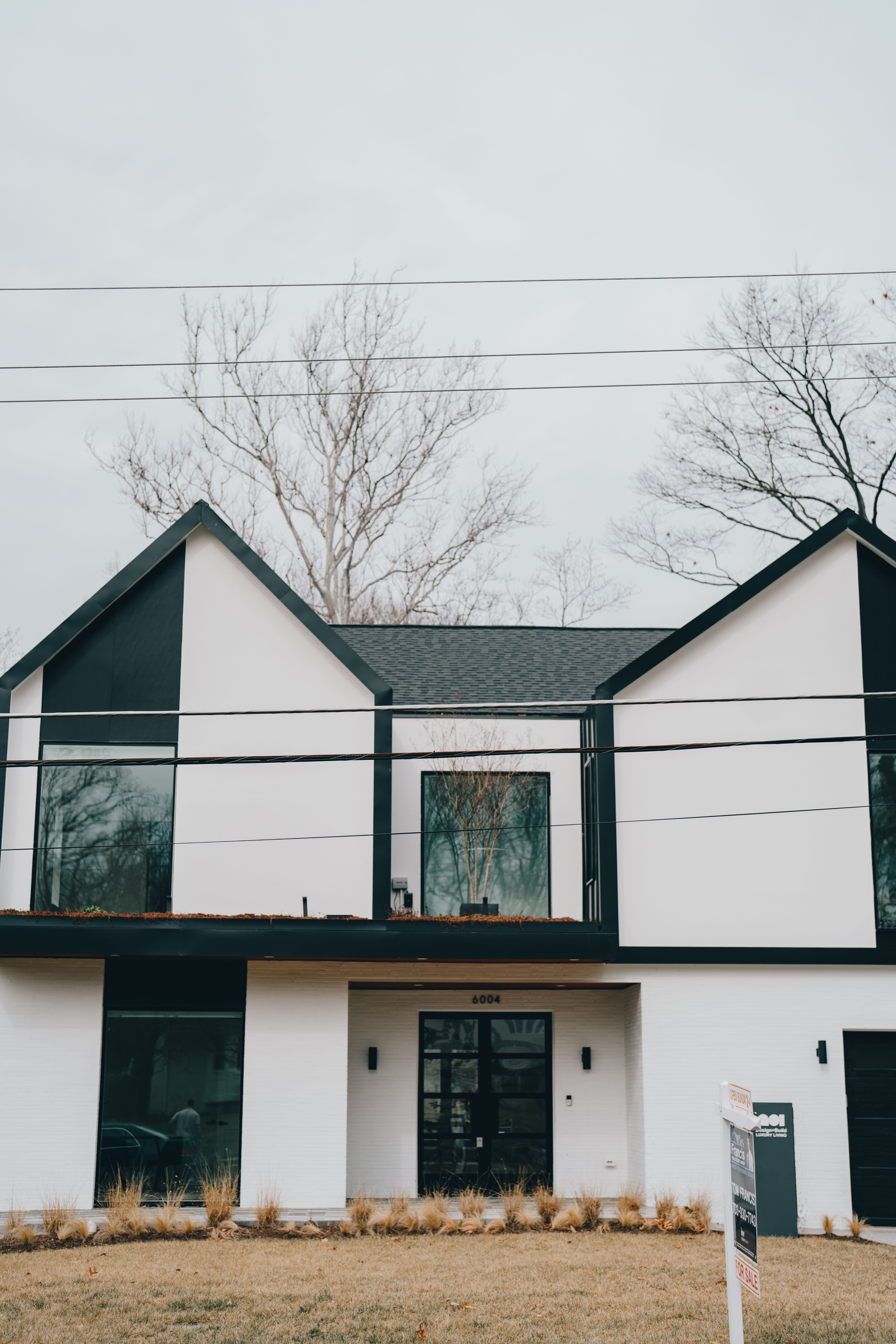 White Concrete House Under Sky · Free Stock Photo