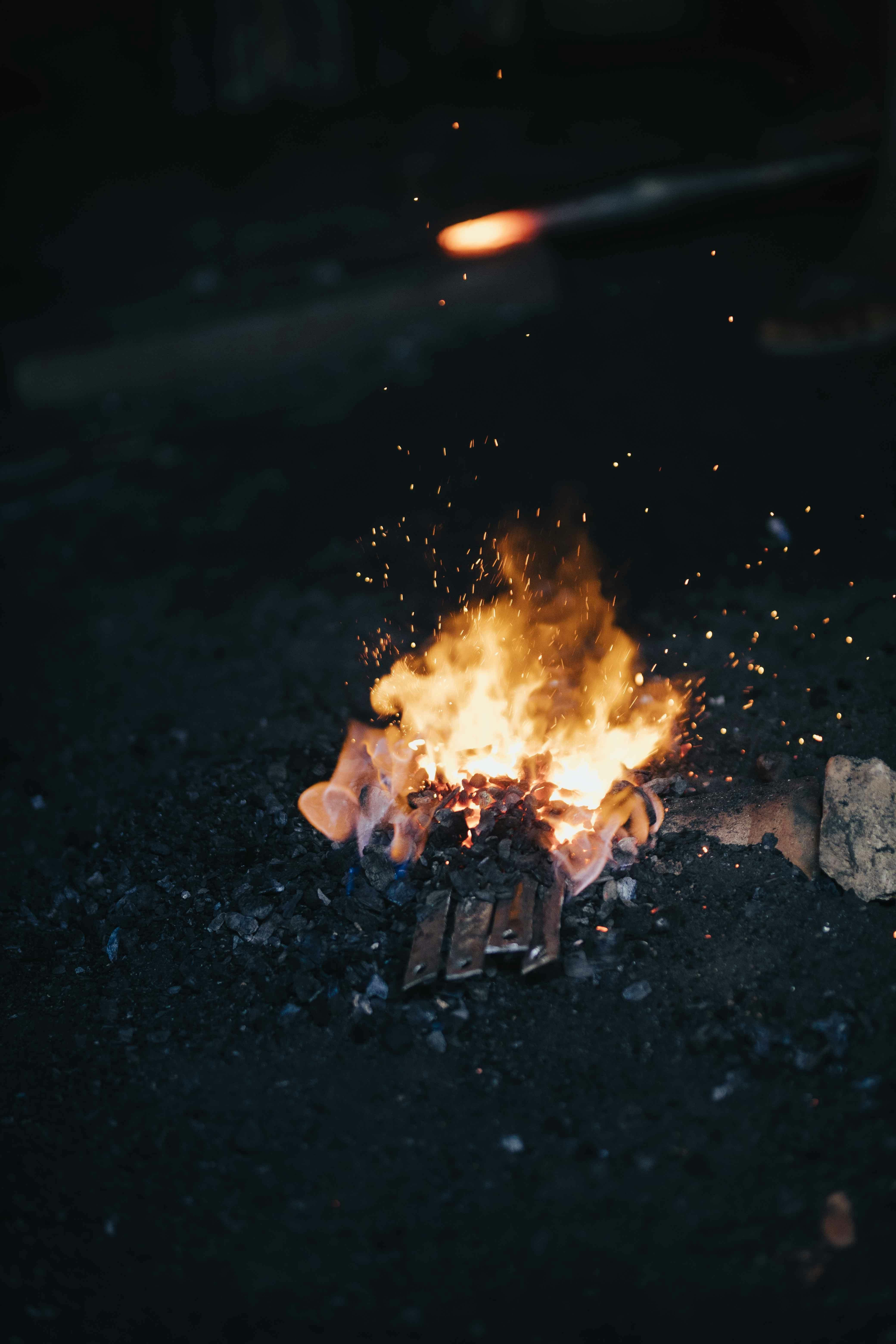 Campfire in Dark · Free Stock Photo