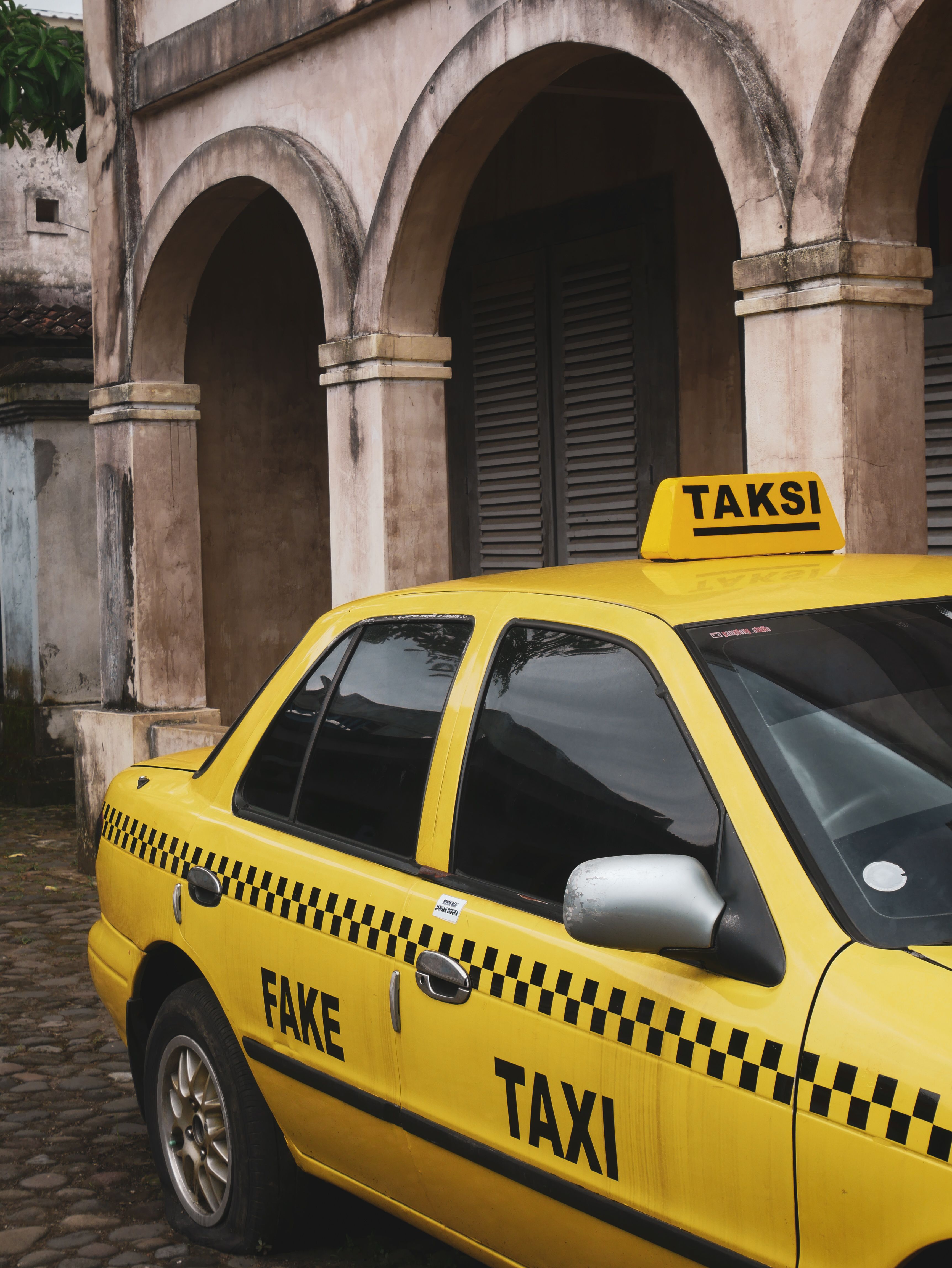 A Yellow Bus on a Street · Free Stock Photo