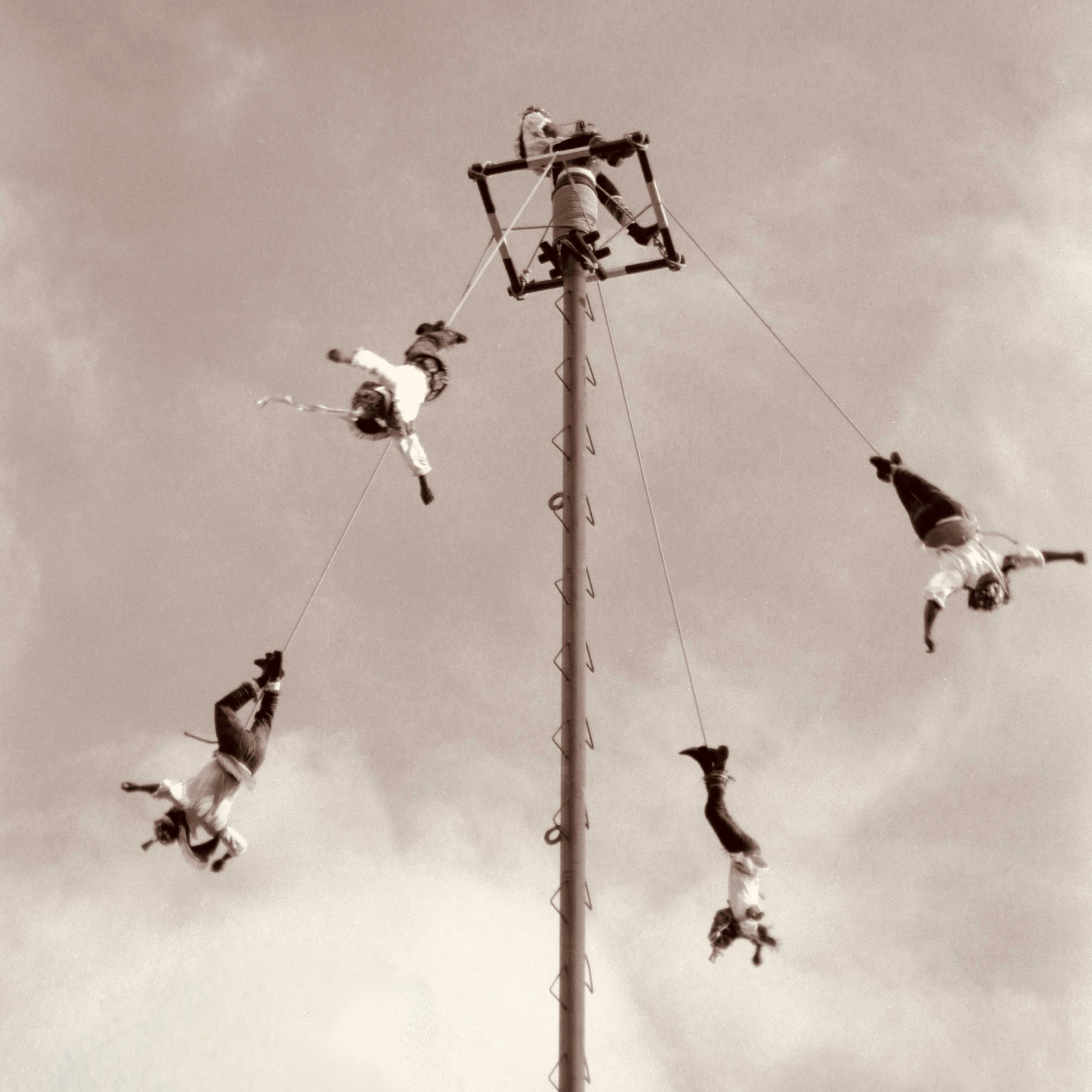 Circus Acrobatics Show Photos, Download The BEST Free Circus Acrobatics ...