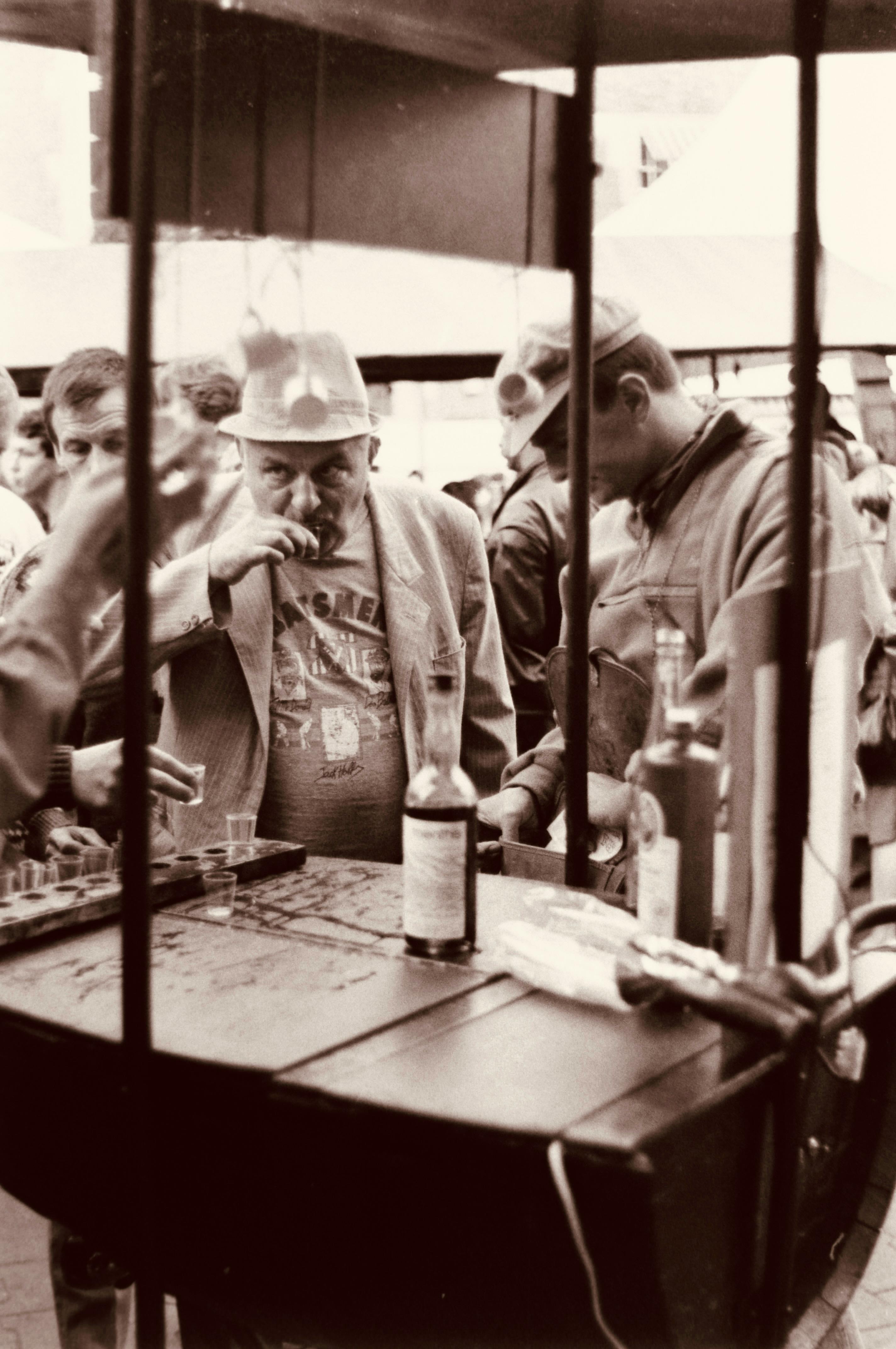 Vintage Crowd Photos, Download The BEST Free Vintage Crowd Stock Photos ...