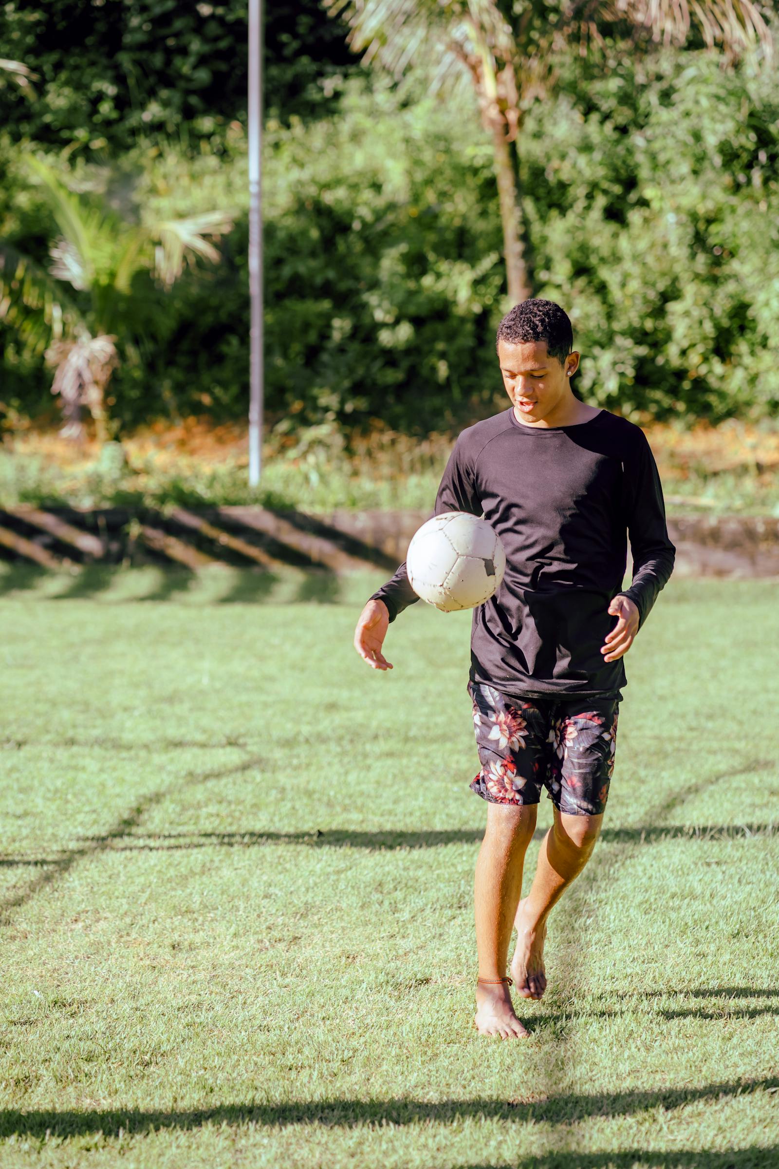 Barefoot Teen Boys Photos, Download The BEST Free Barefoot Teen Boys ...