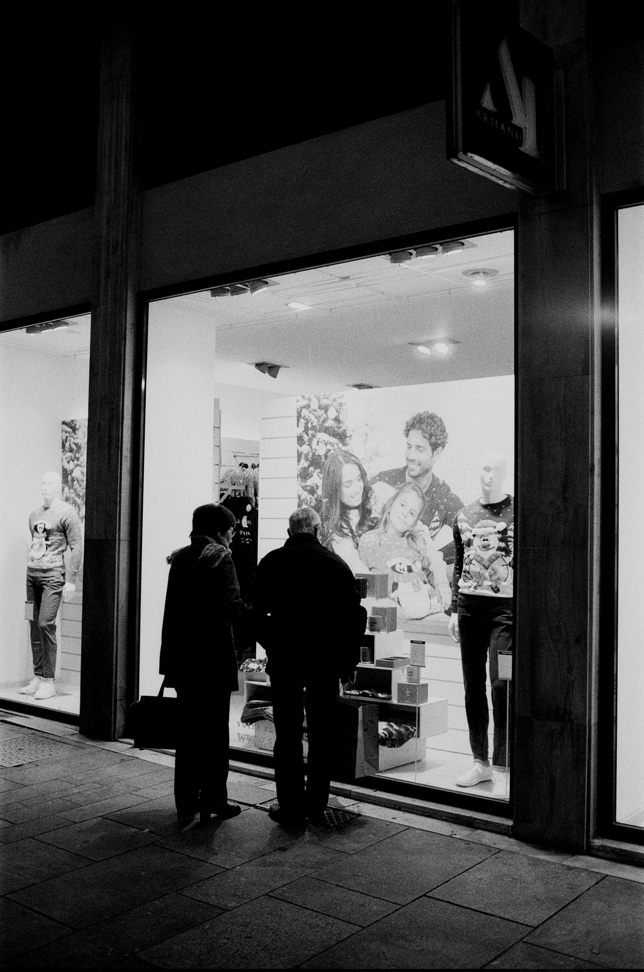 People Looking Photos, Download The BEST Free People Looking Stock ...