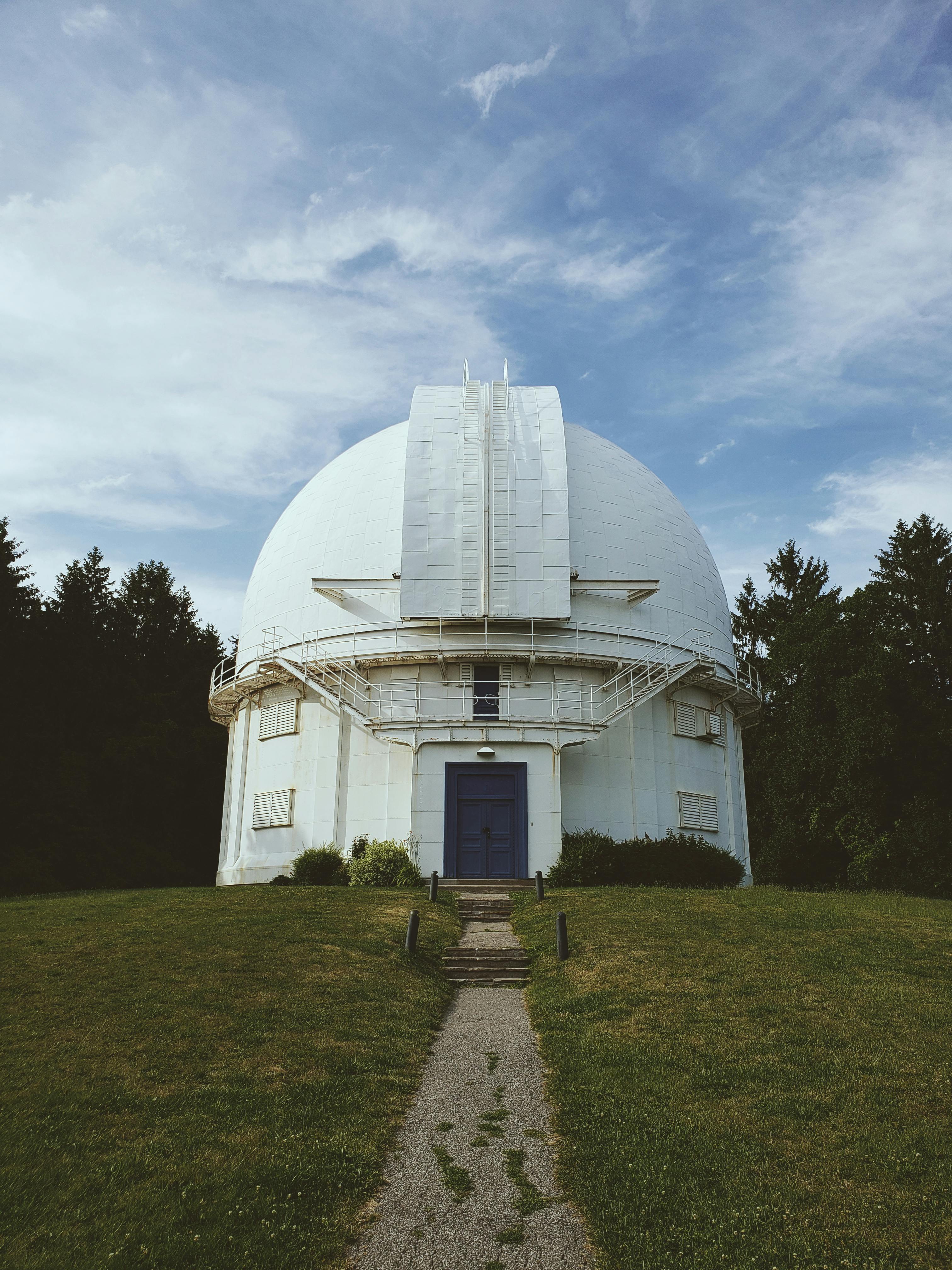 White Dome of Observatory · Free Stock Photo