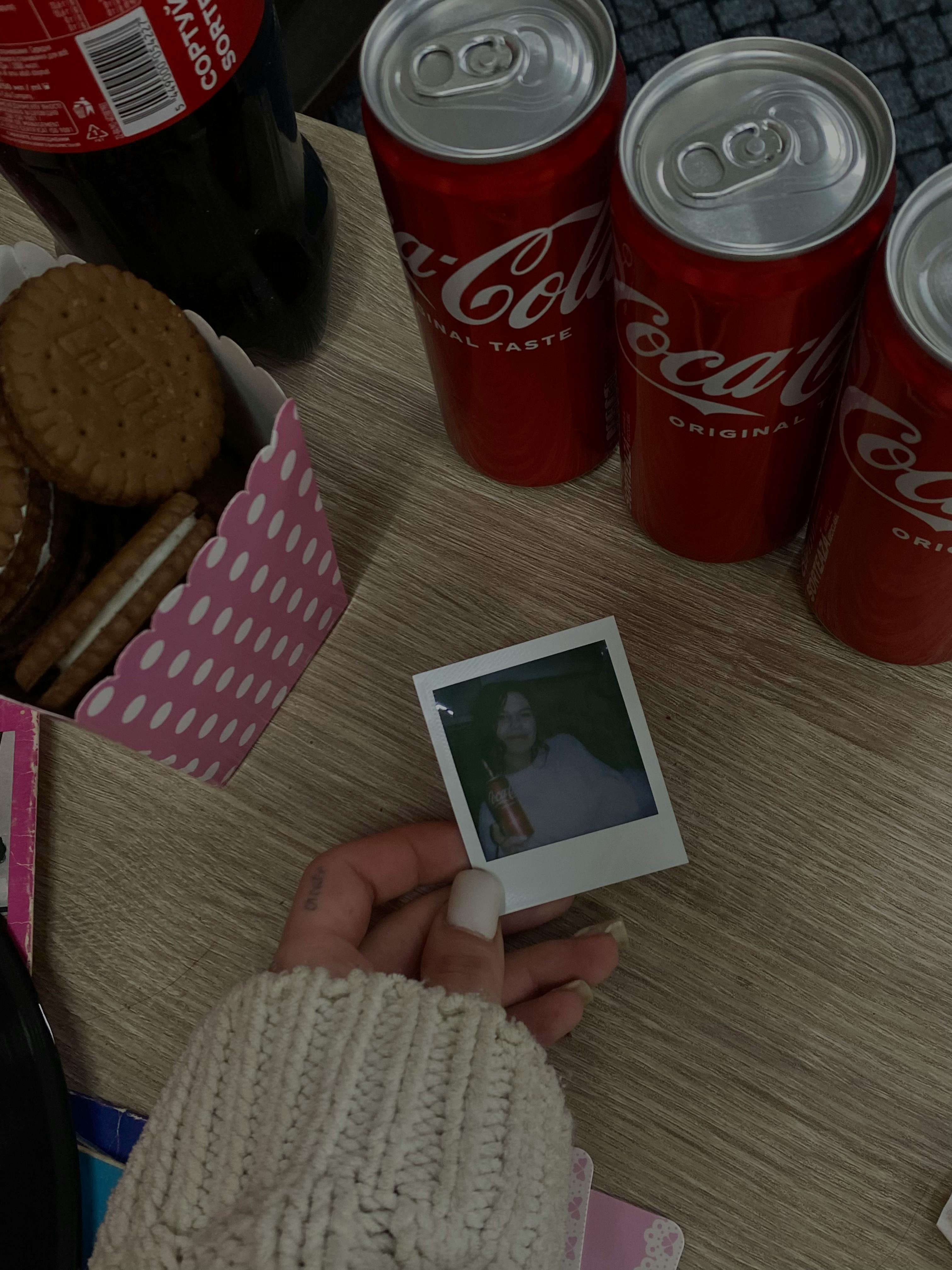 Kostenloses Foto zum Thema: 35mm foto, büchsen, coca cola, cookies ...