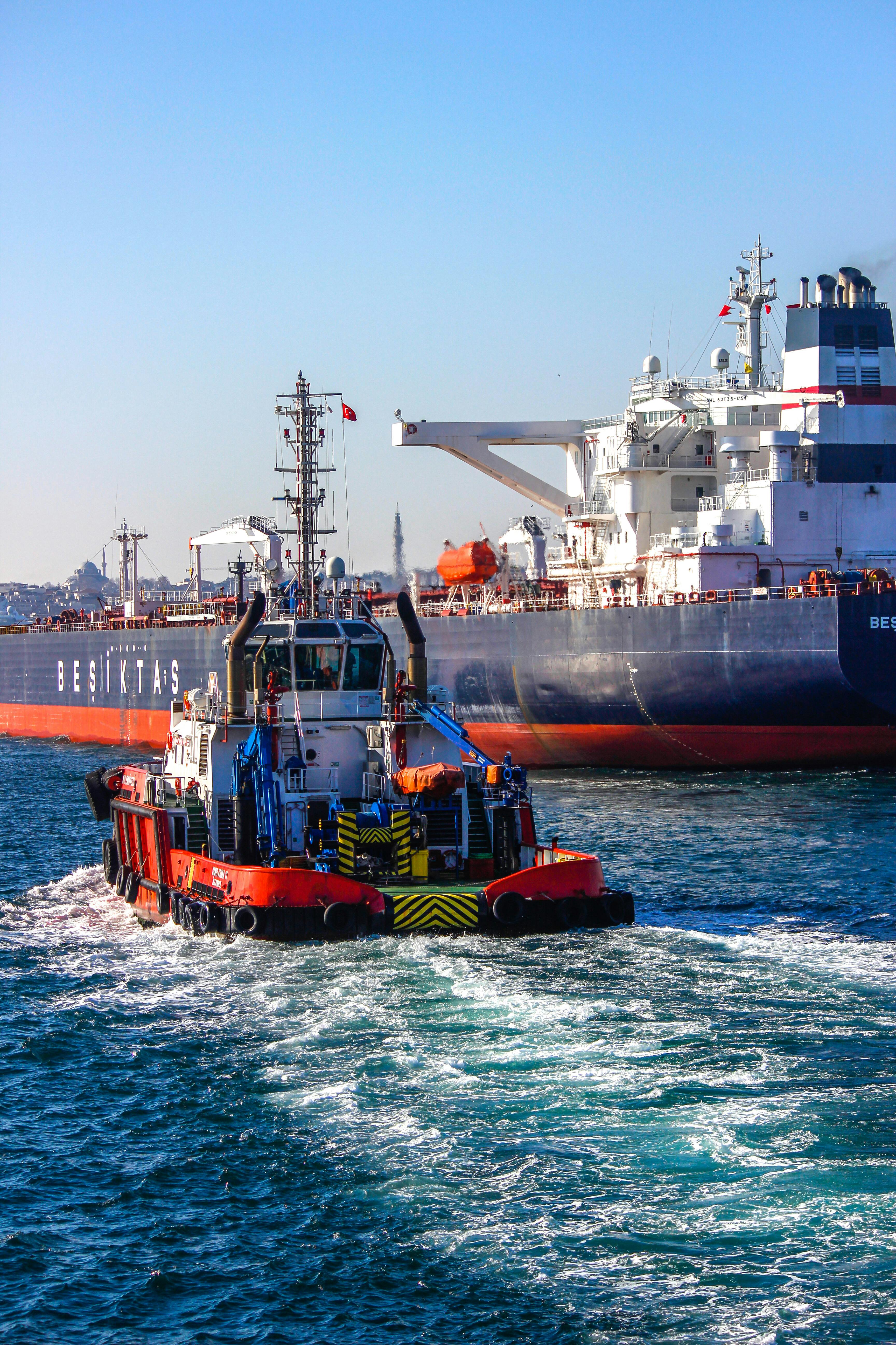 Steamboat in Harbor · Free Stock Photo