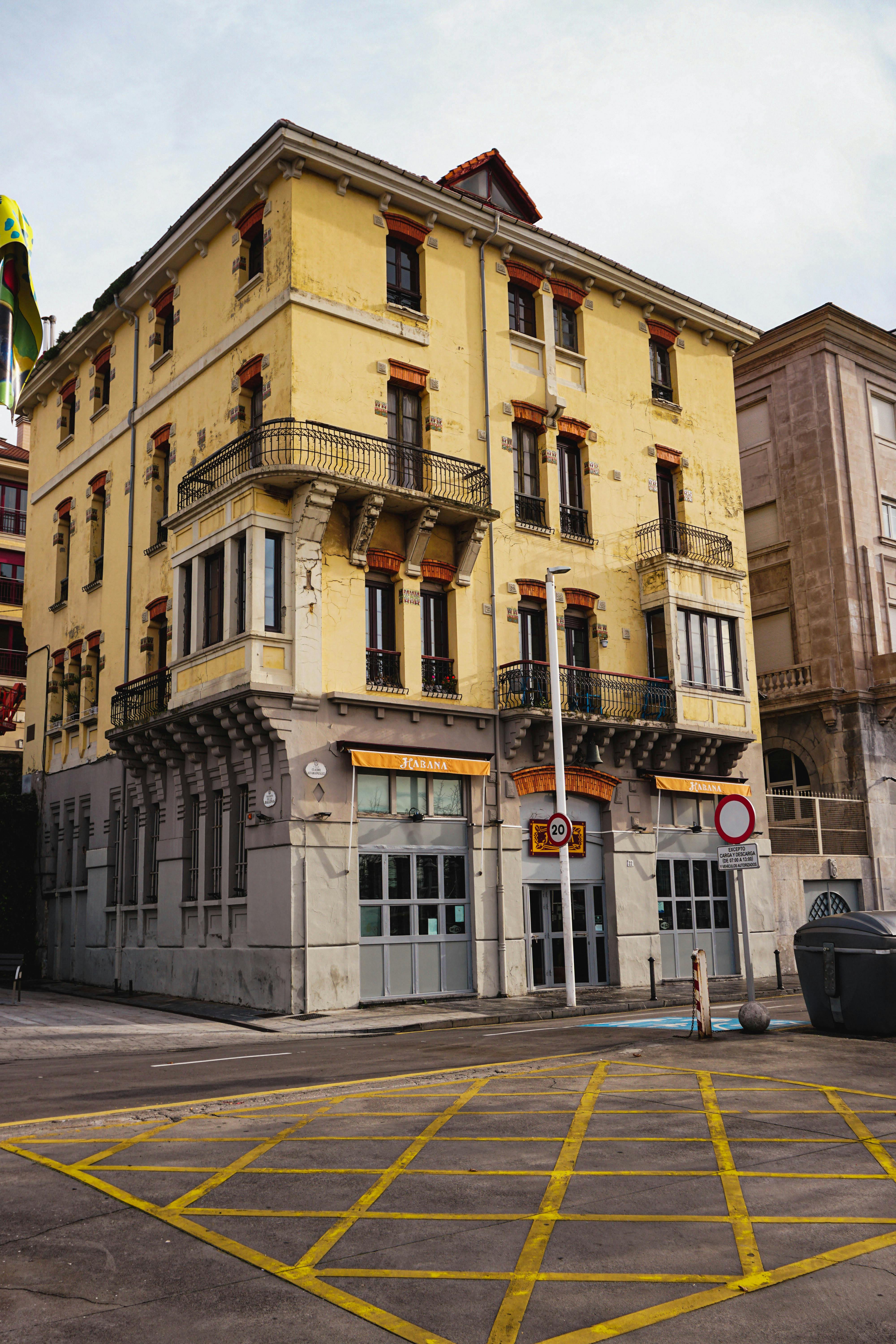 Corner of Street in London · Free Stock Photo
