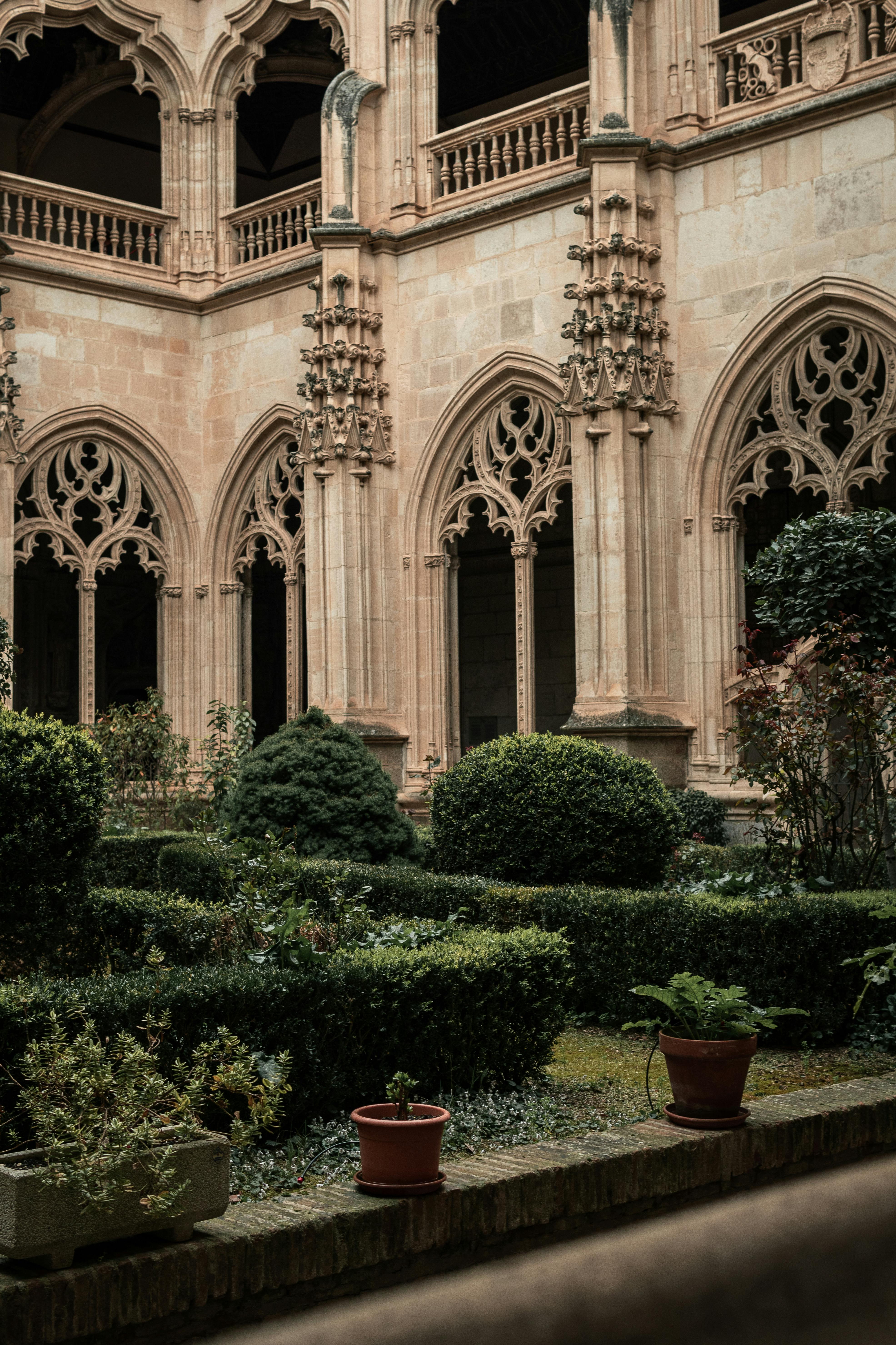 Garden at Gothic Cloister Courtyard · Free Stock Photo