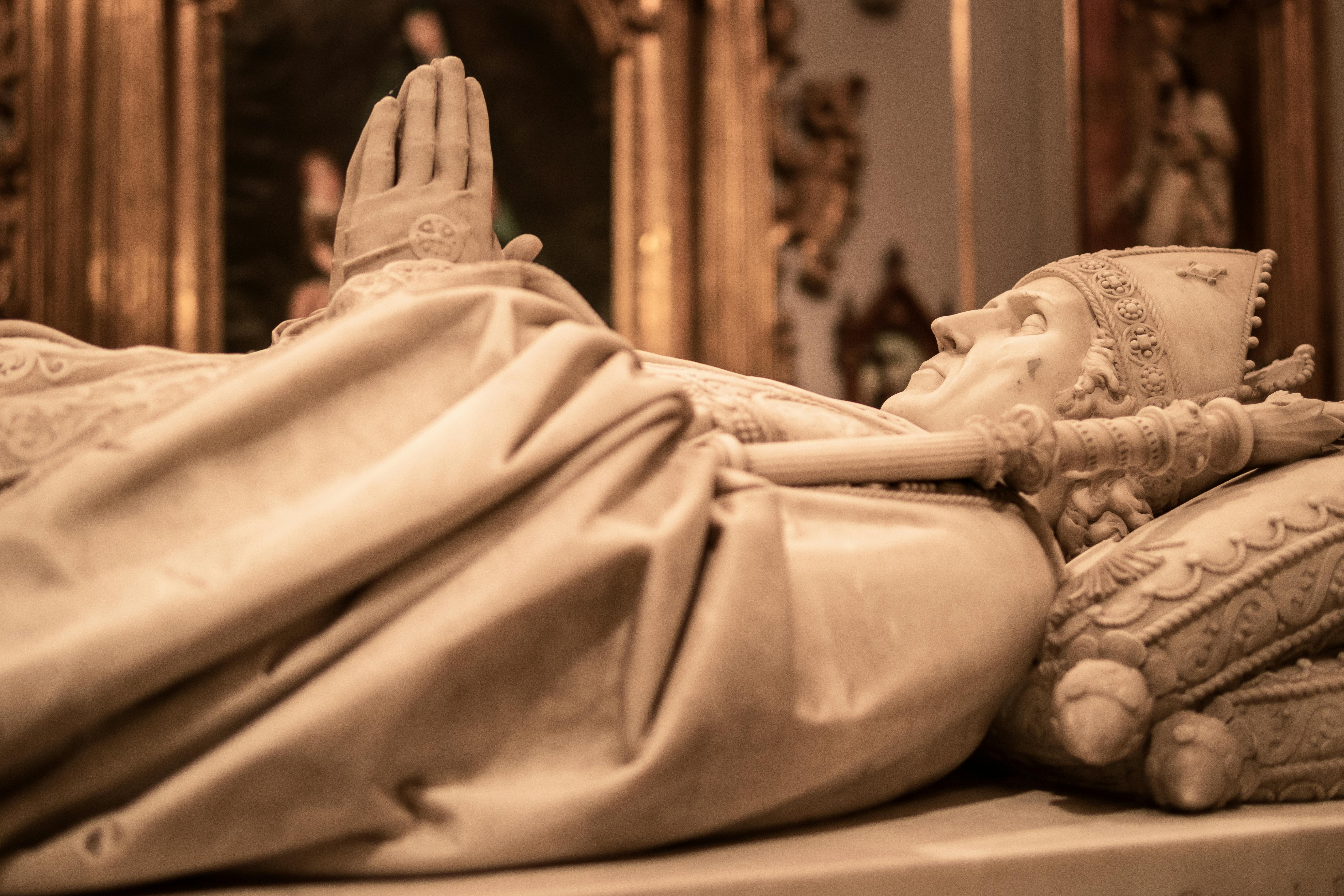 Tombstone of Pope · Free Stock Photo