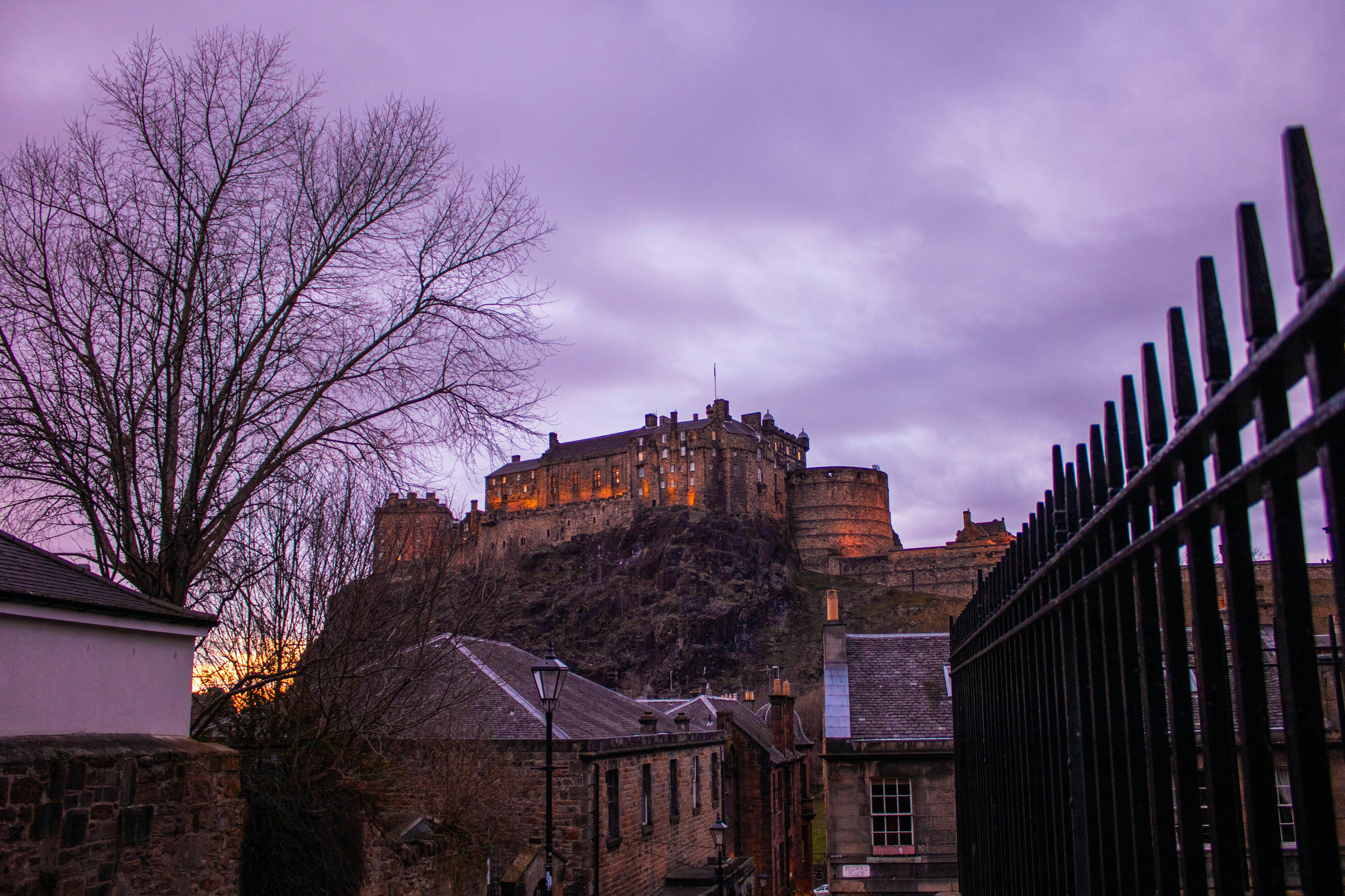 Clouds over Edinburgh Castle · Free Stock Photo