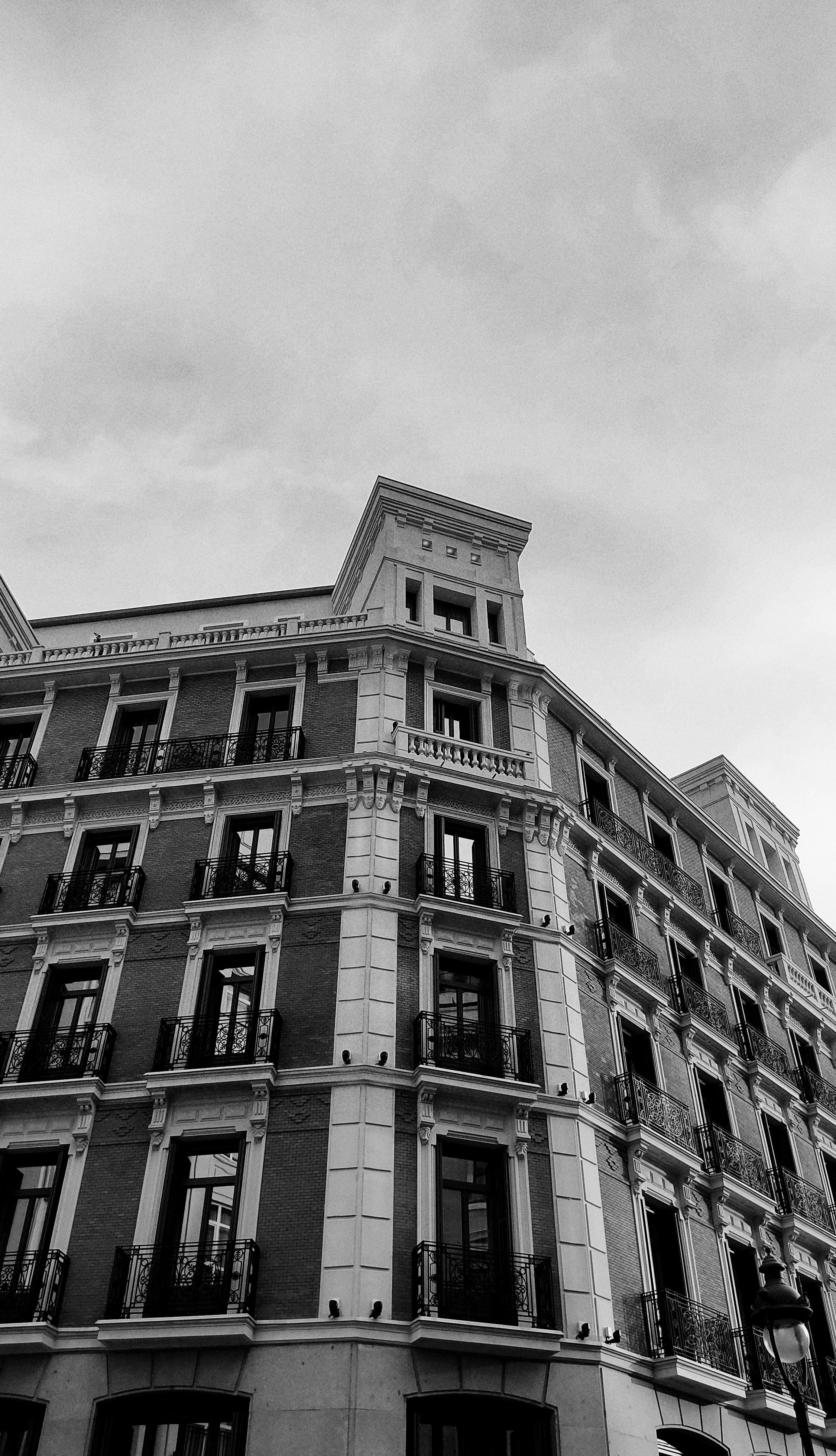Paving Street in Residential District · Free Stock Photo