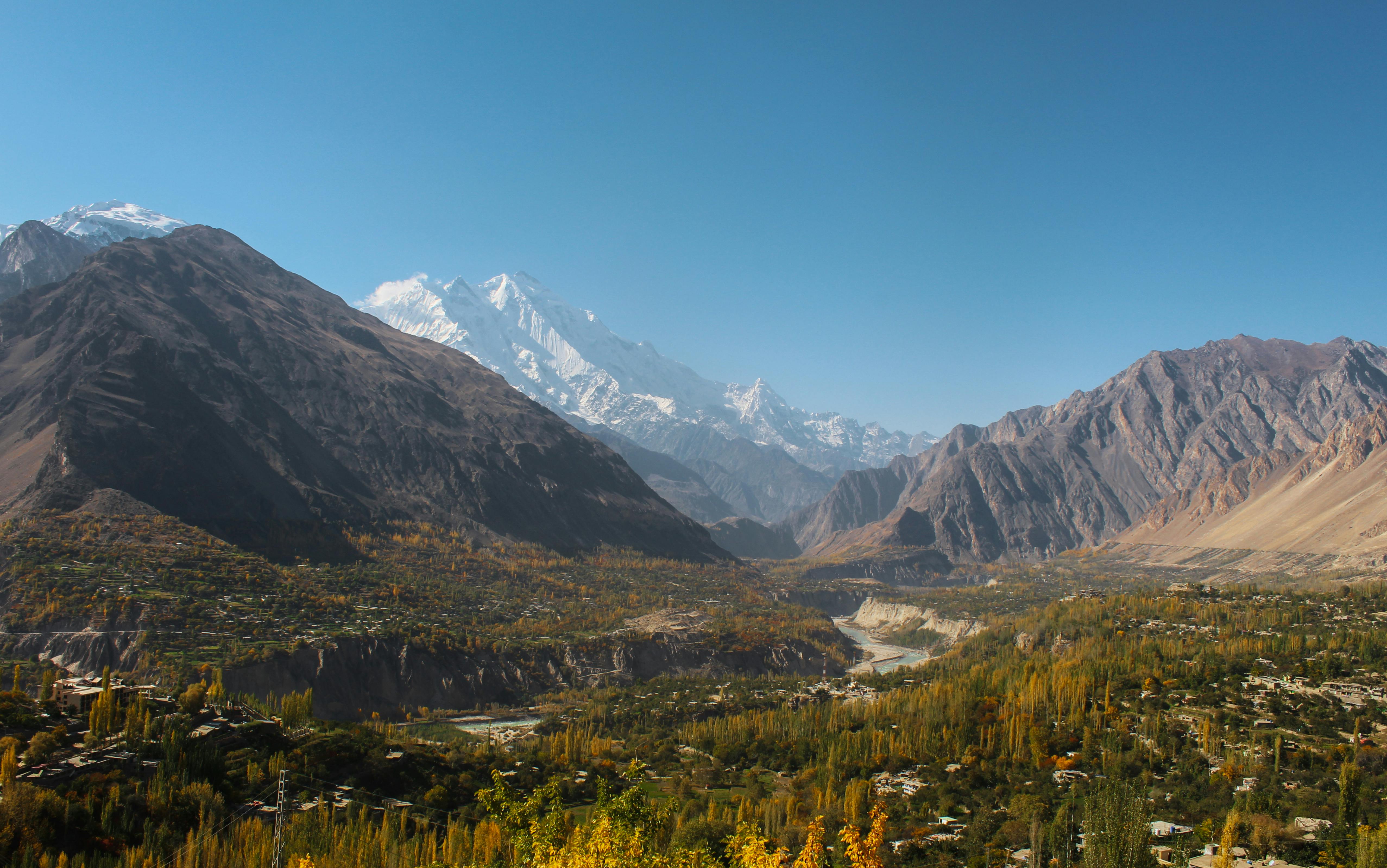 Clear Sky over Valley in Mountains · Free Stock Photo
