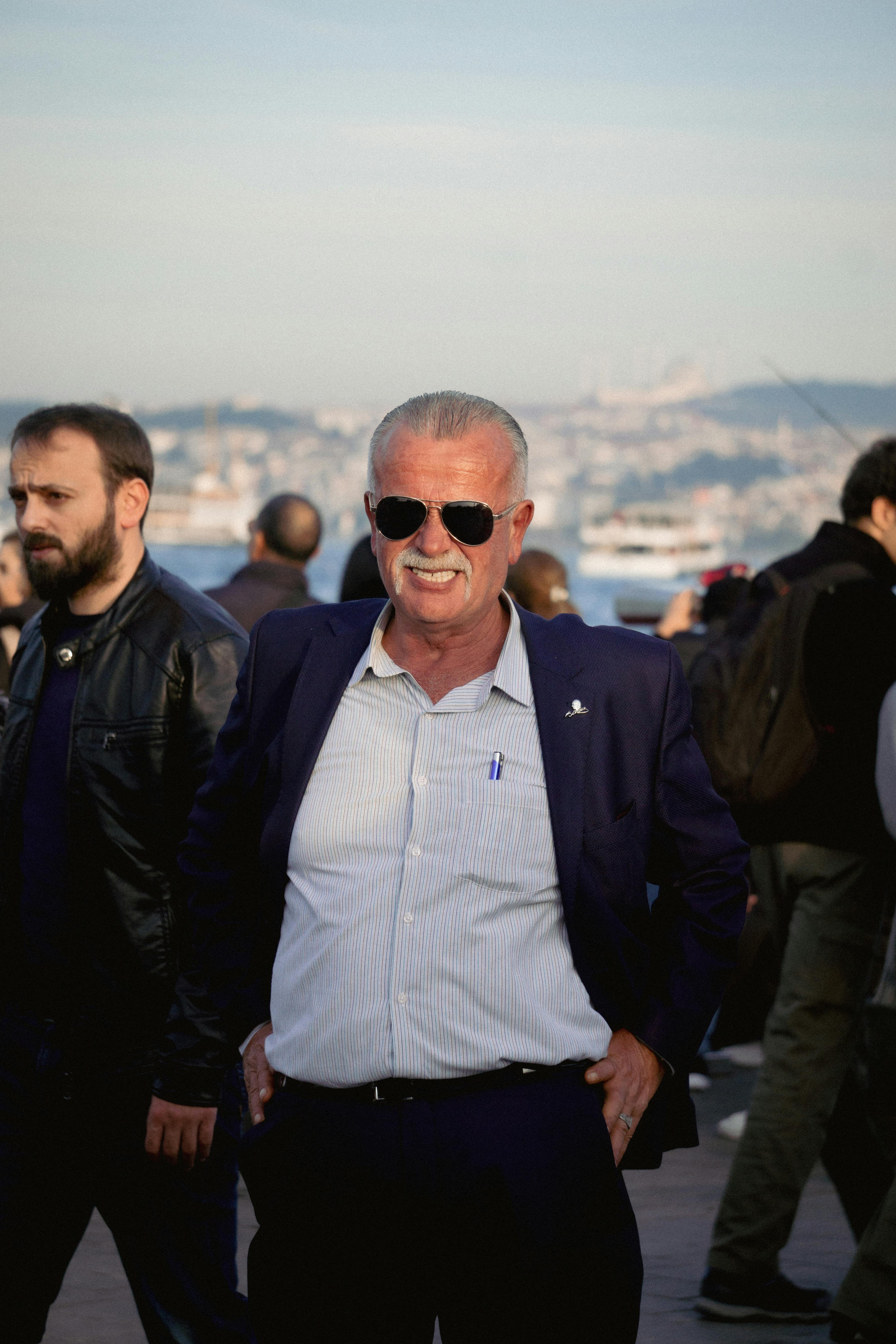 Man Standing Out From A Crowd Photos, Download The BEST Free Man ...