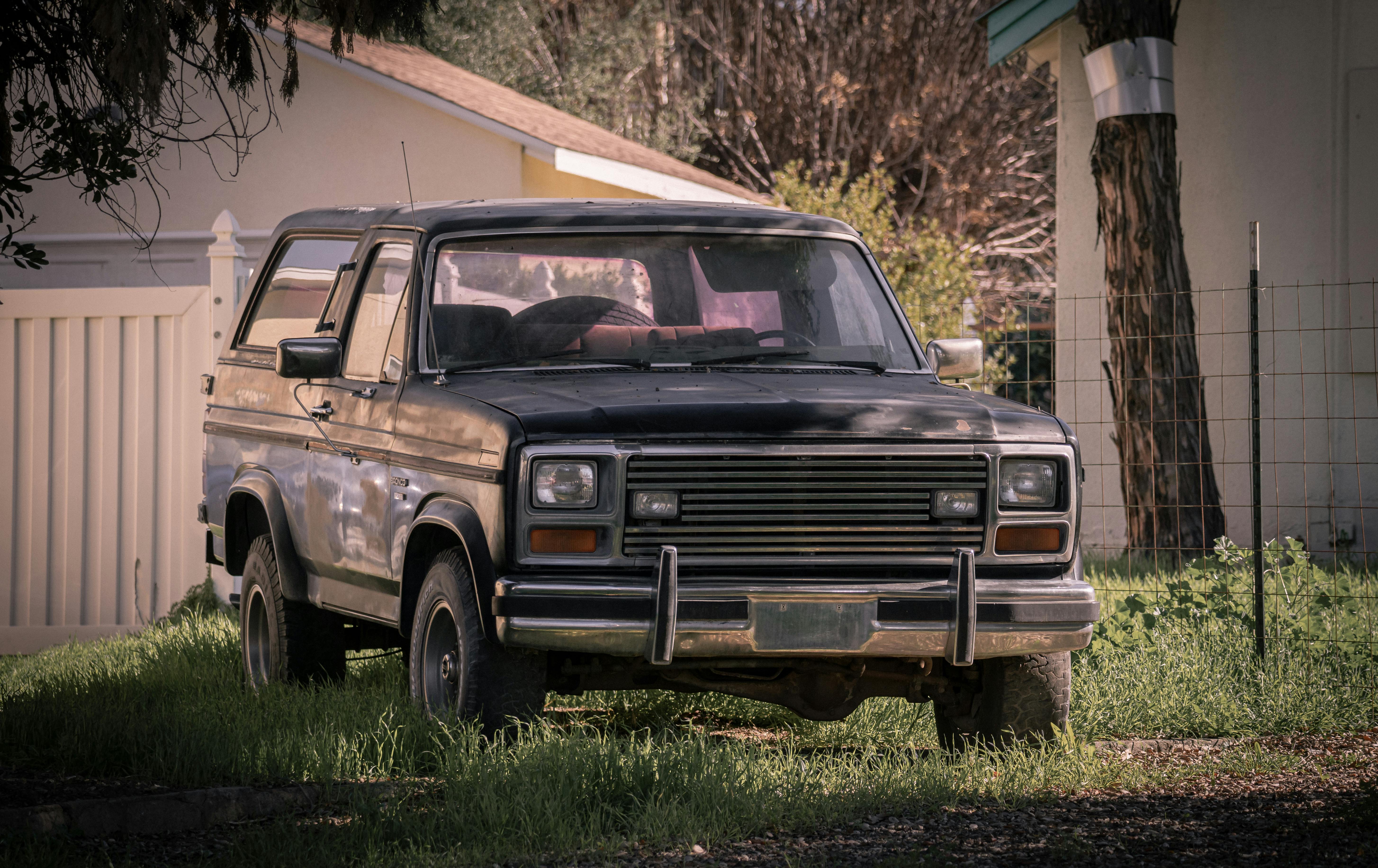 Ford Bronco on the Road in the Mountains · Free Stock Photo