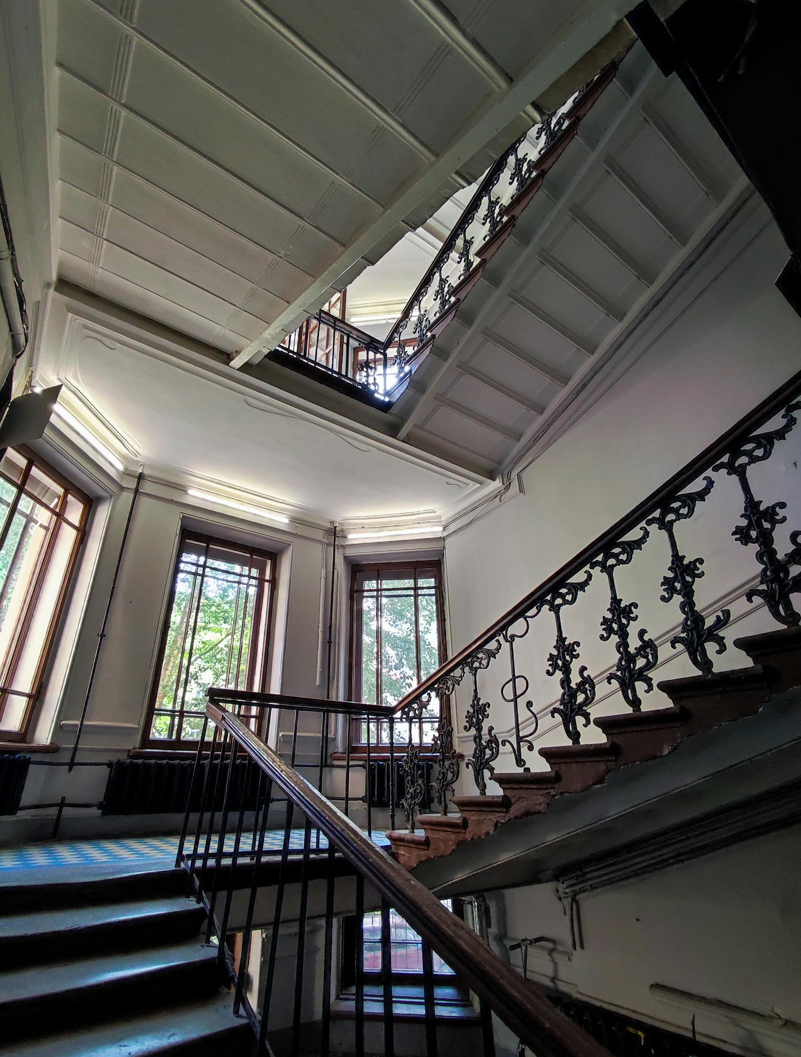 Cecil Brewer Staircase Photos, Download The BEST Free Cecil Brewer ...