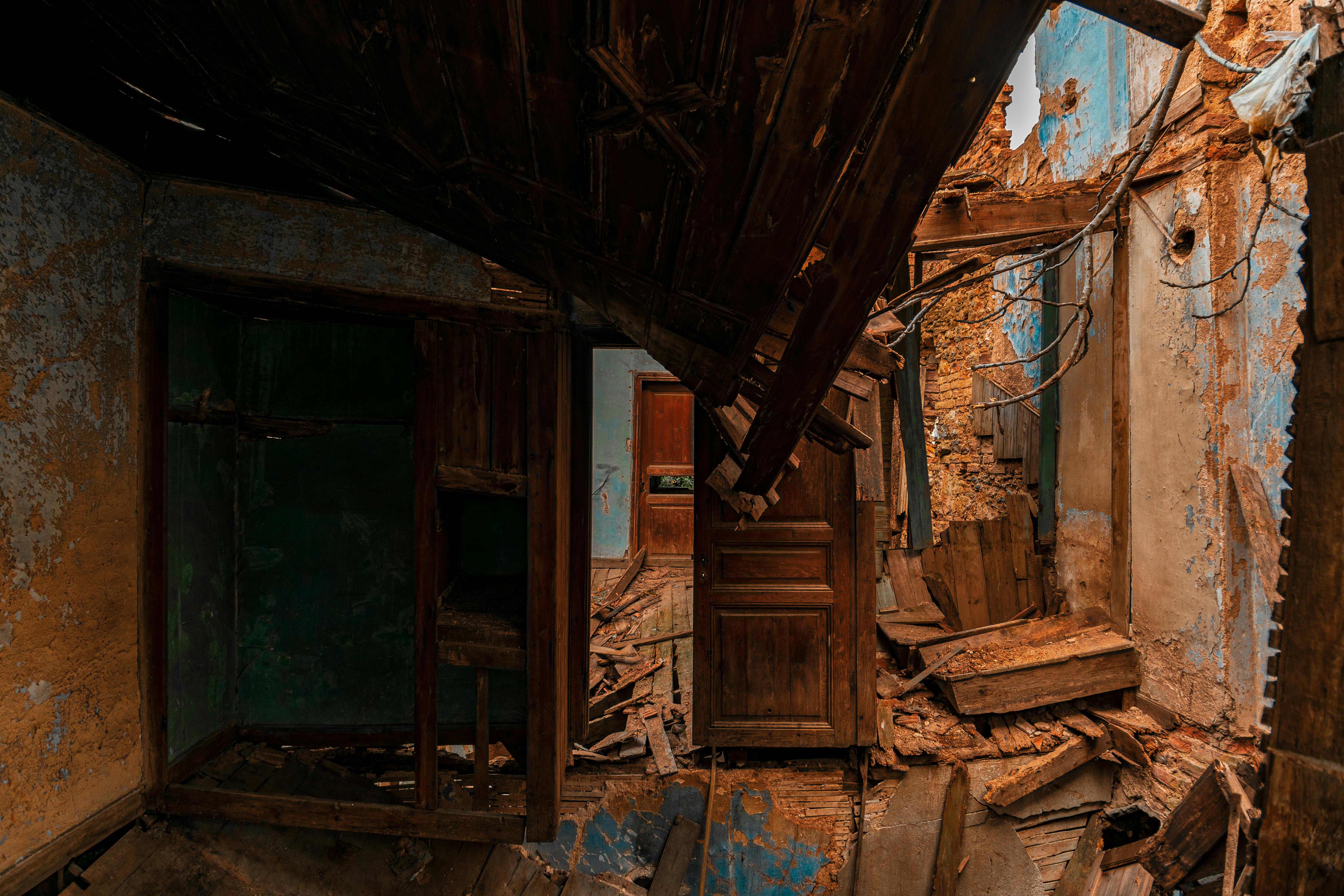 Interior of Destroyed House · Free Stock Photo