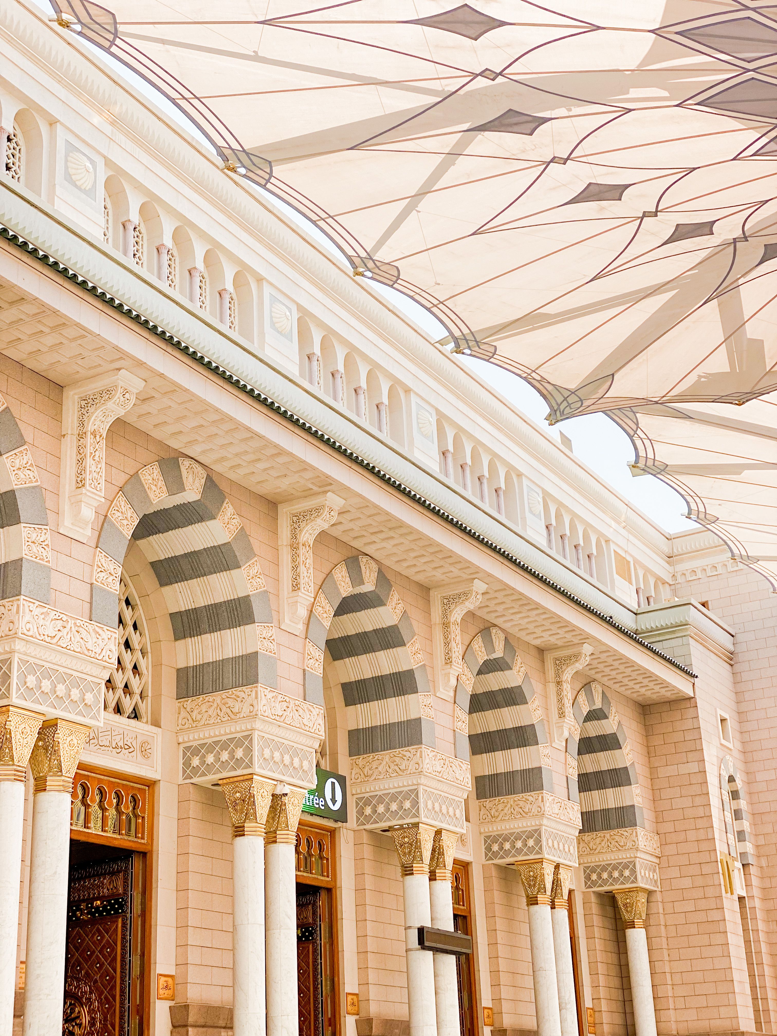 Close-up of Arches in the Prophets Mosque, Medina, Saudi Arabia · Free ...
