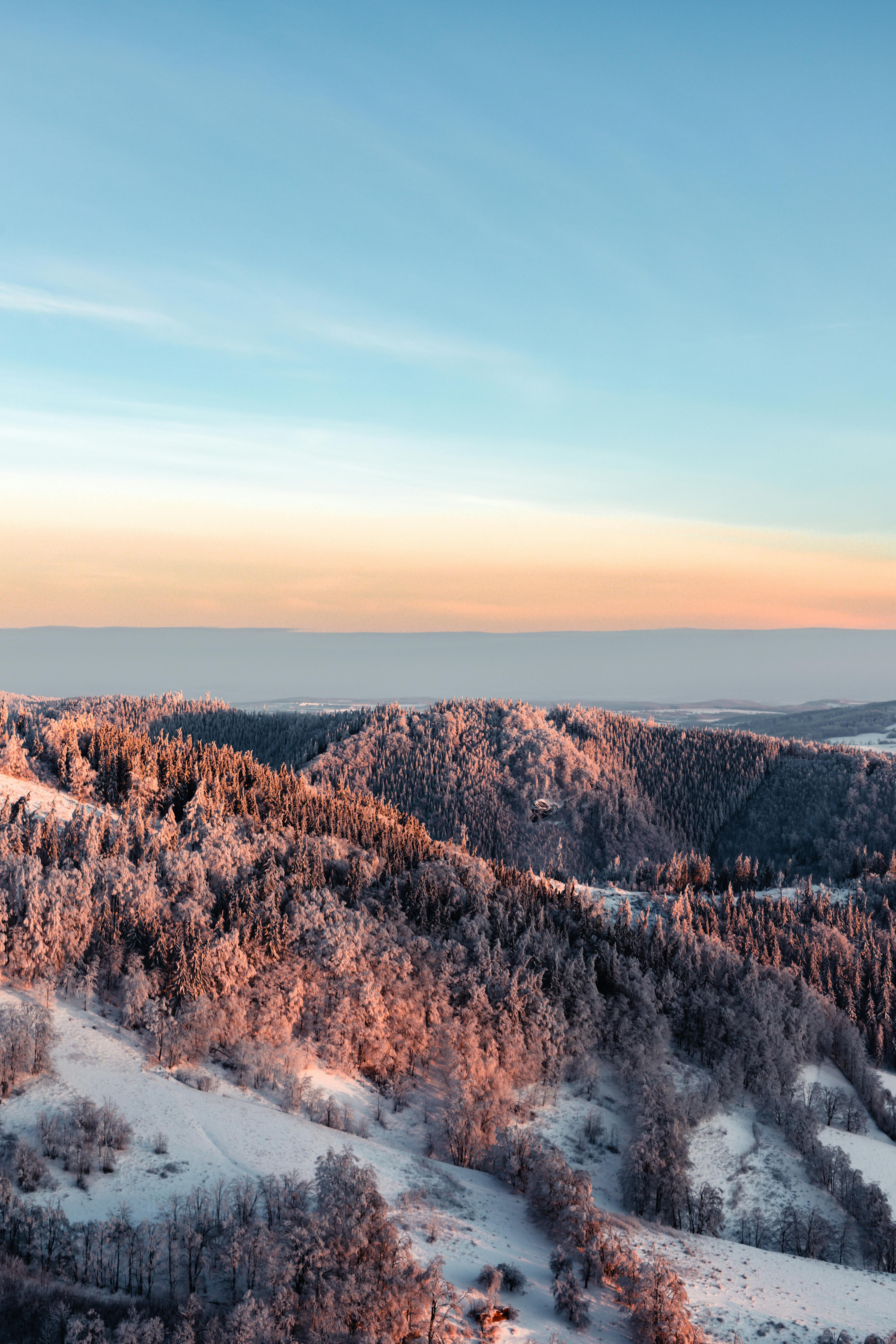 Scenic Sunset over Mountains in Winter · Free Stock Photo