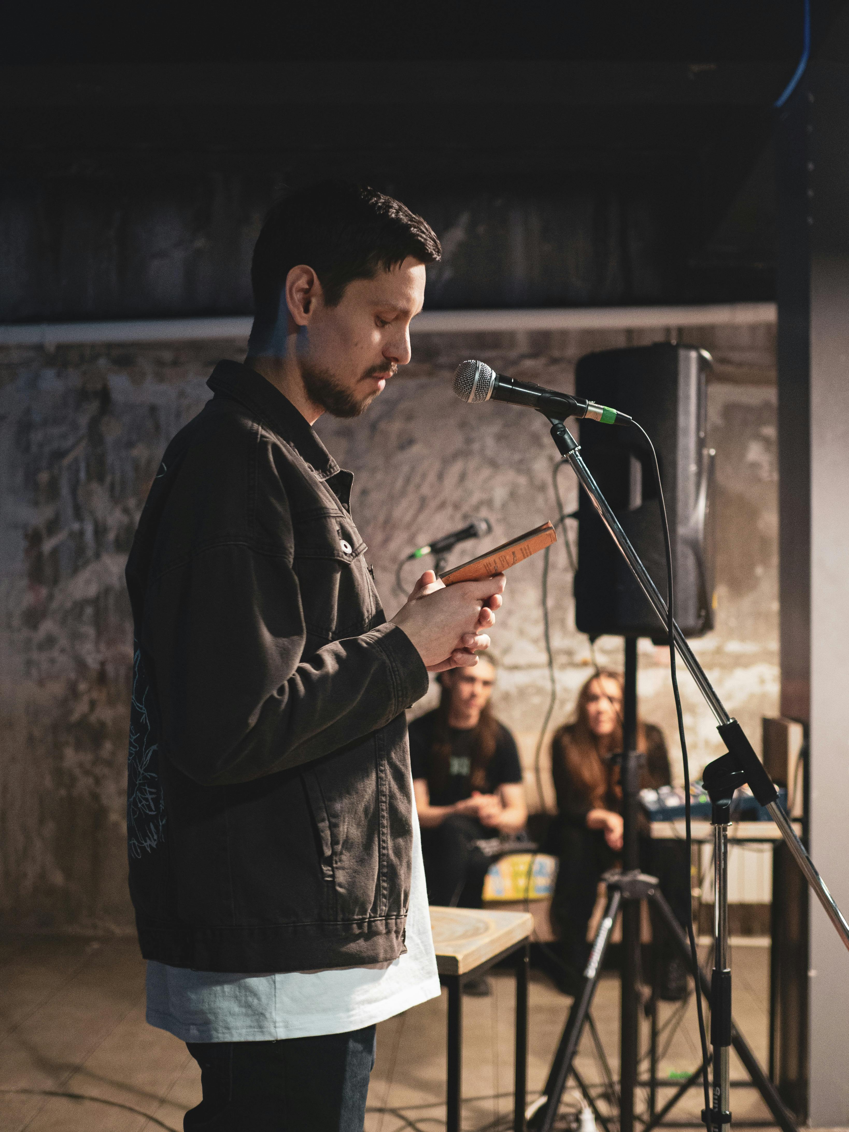 Man Performing on Stage · Free Stock Photo