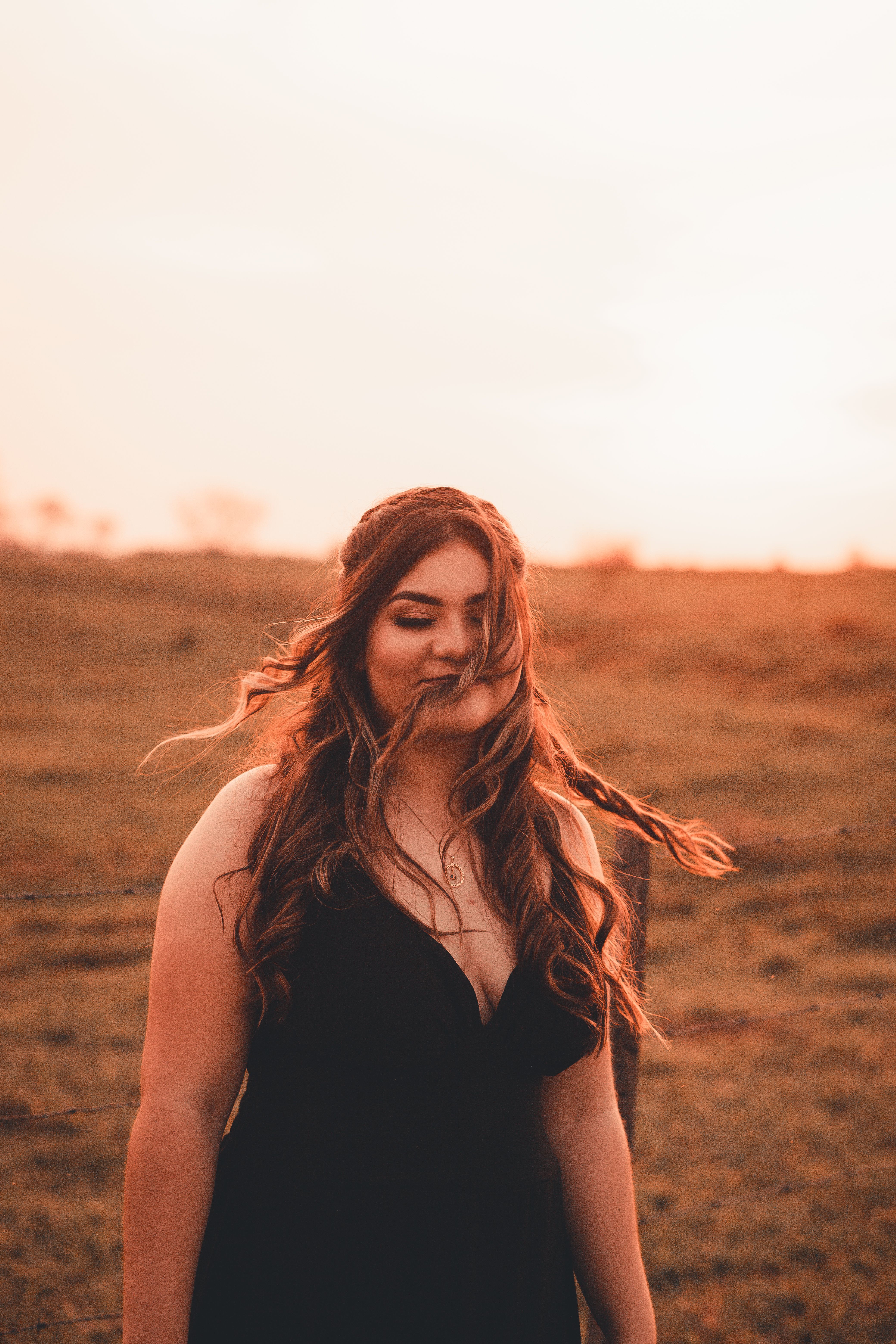 Plus Size Woman In Landscape Photos, Download The BEST Free Plus Size ...