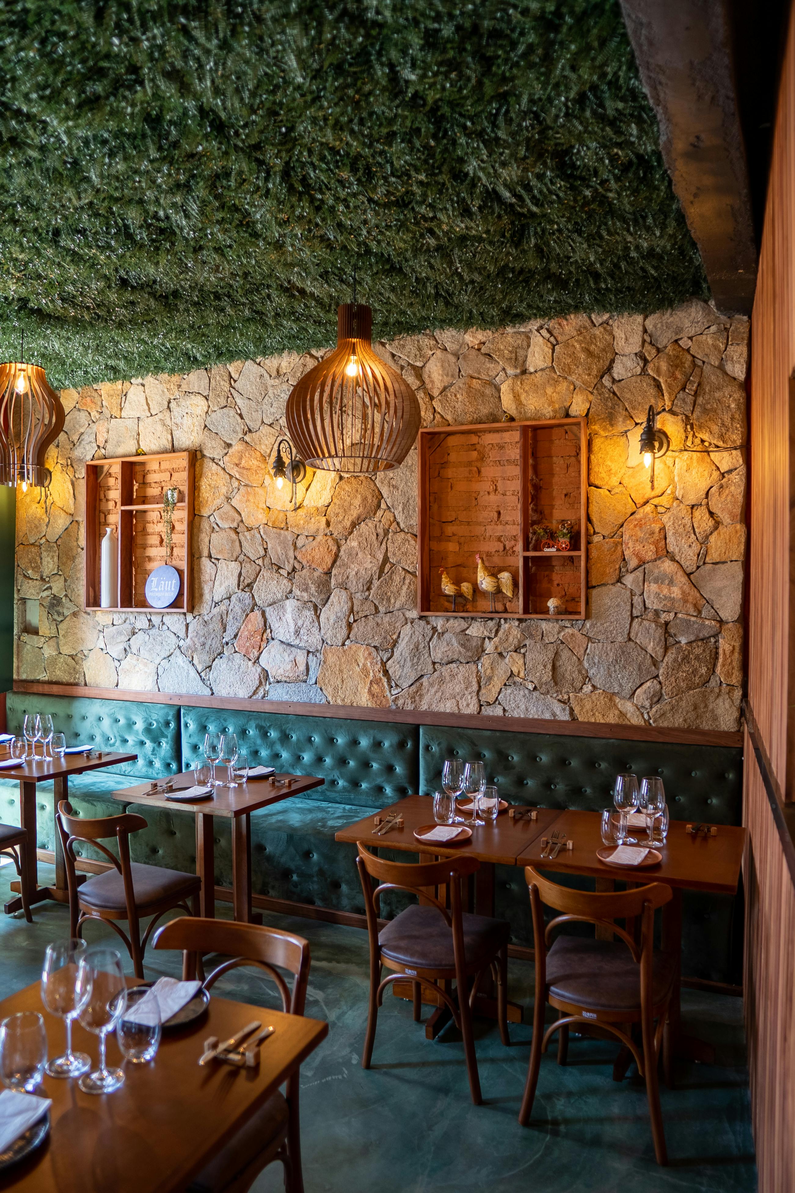 Restaurant Table and Chairs · Free Stock Photo