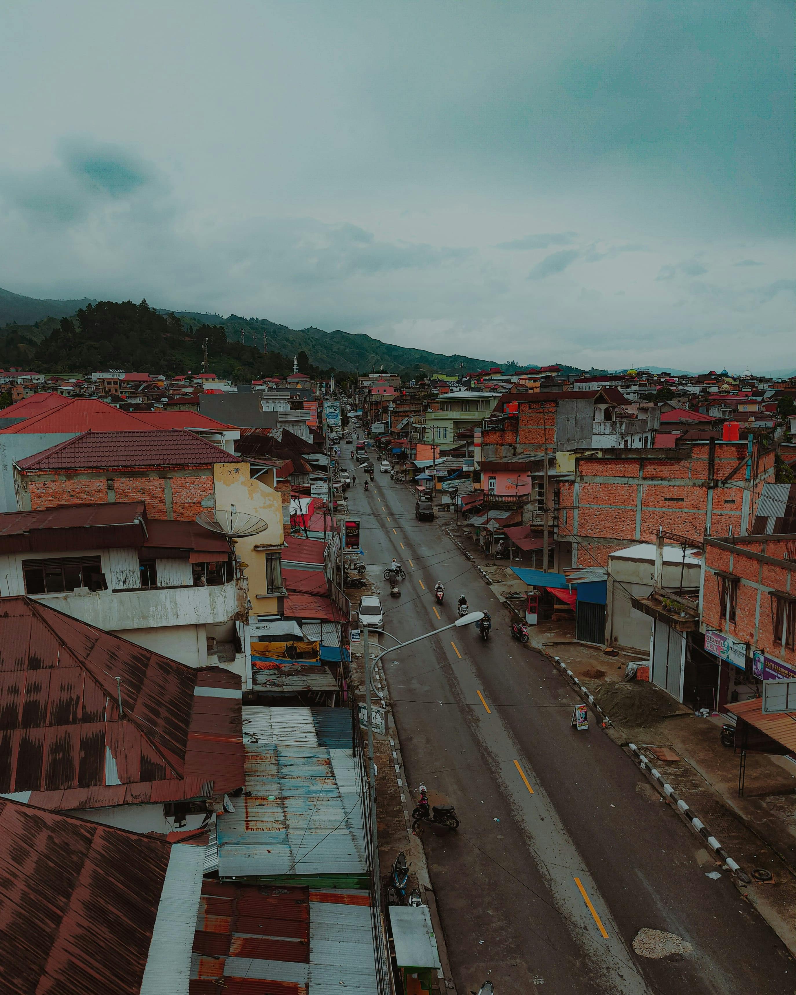 Street near Park in Town · Free Stock Photo