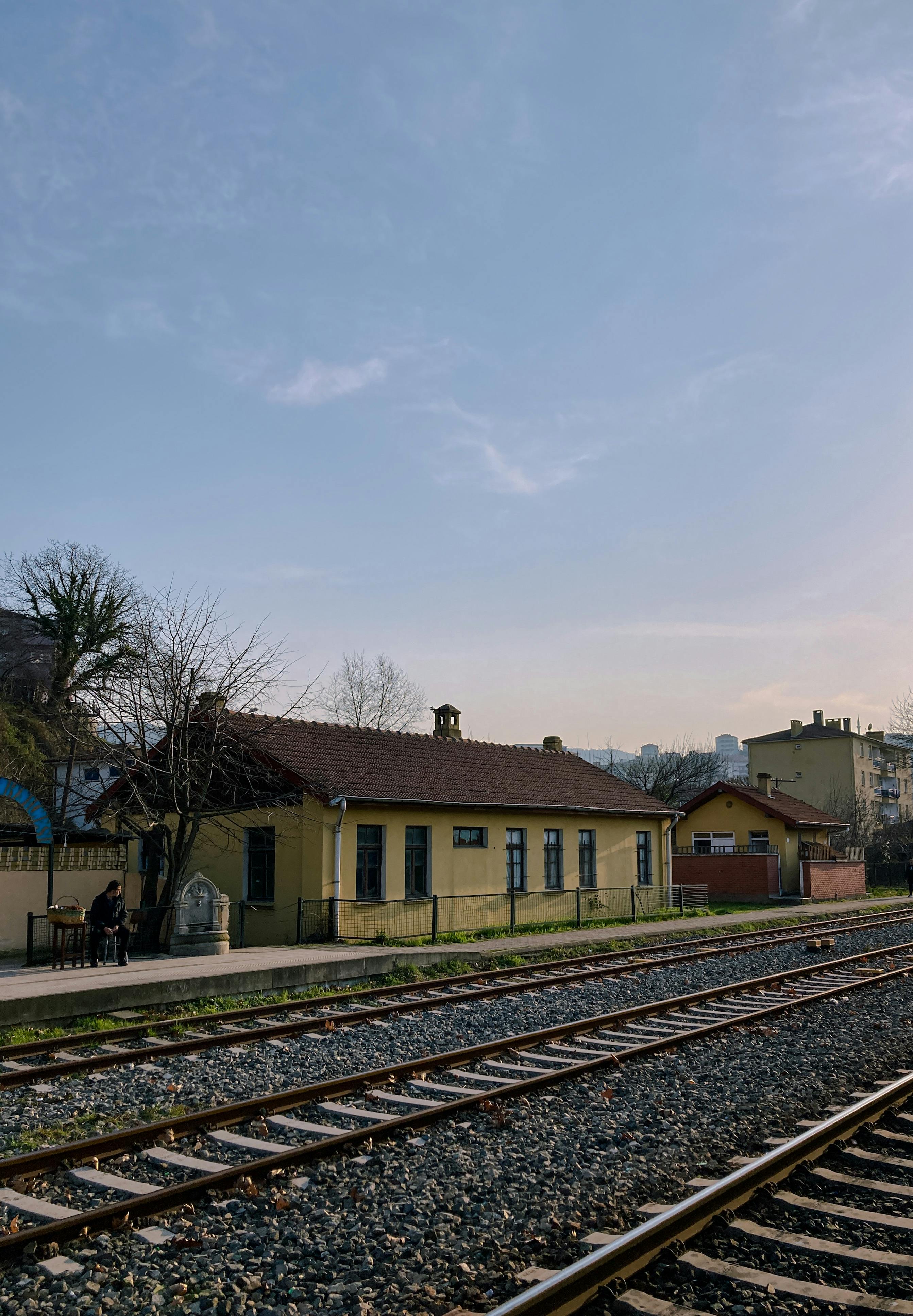 White and Brown House Across Train Tracks · Free Stock Photo