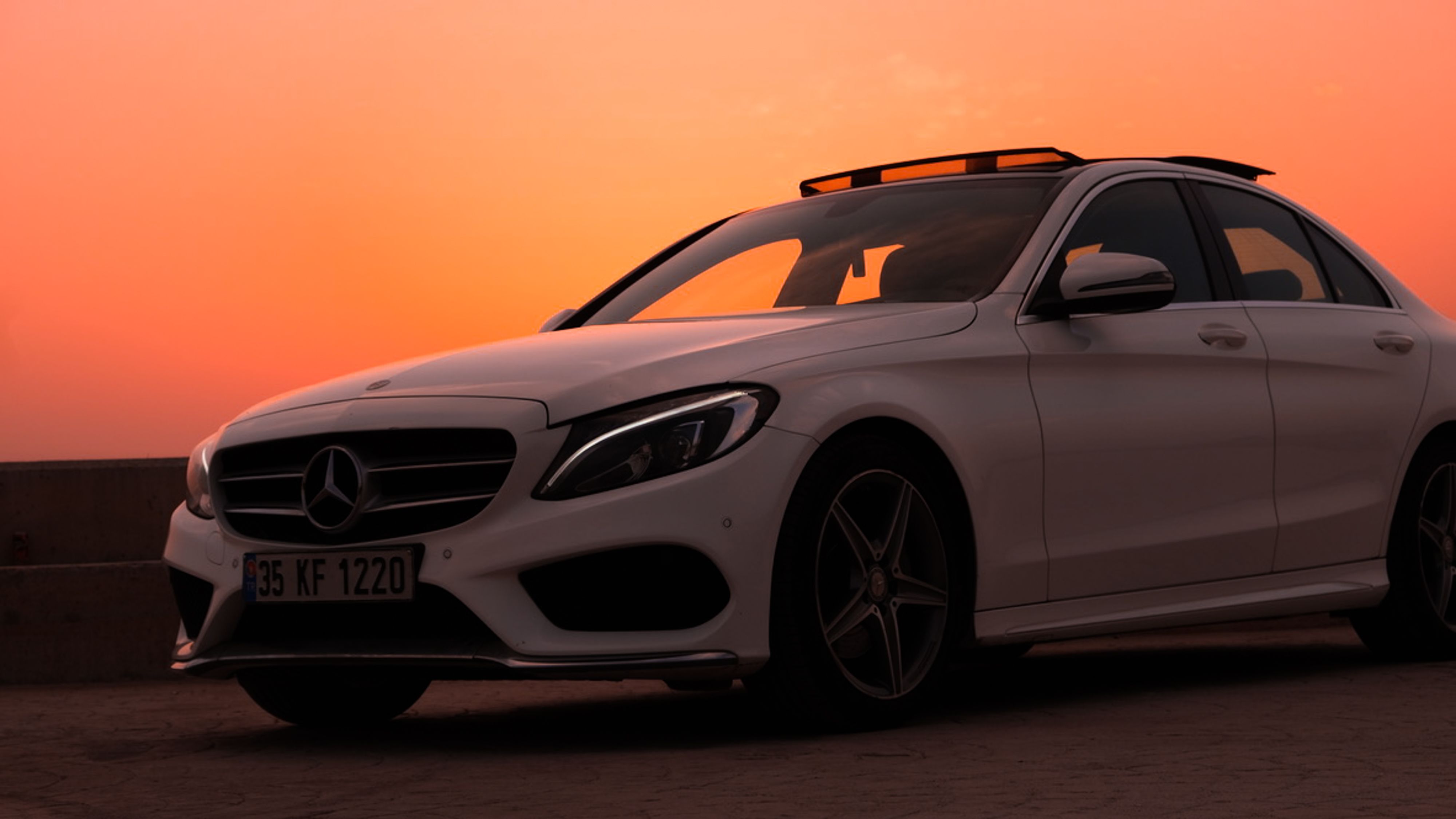 White Mercedes-Benz at Dusk · Free Stock Photo